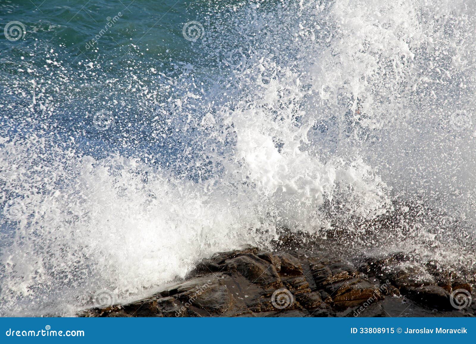 Mar tormentoso na Creta imagem de stock. Imagem de azul - 33808915