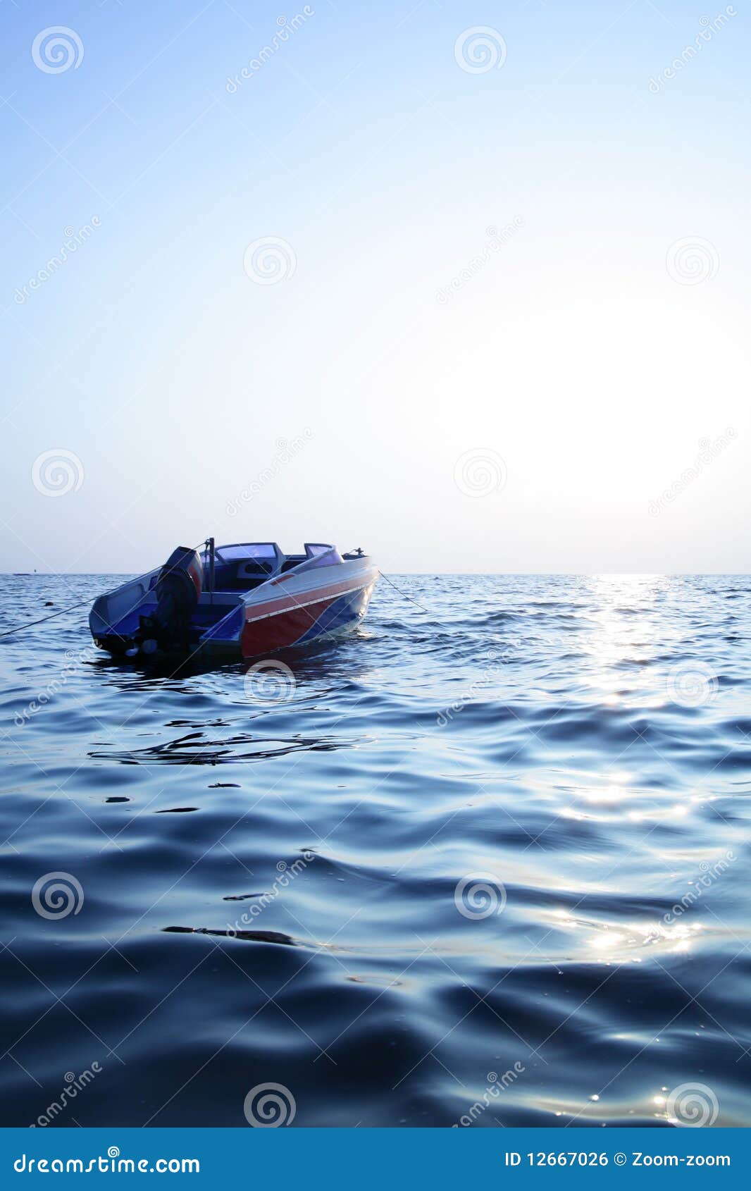 Mar y sol azules foto de archivo. Imagen de recurso, horizonte - 12667026