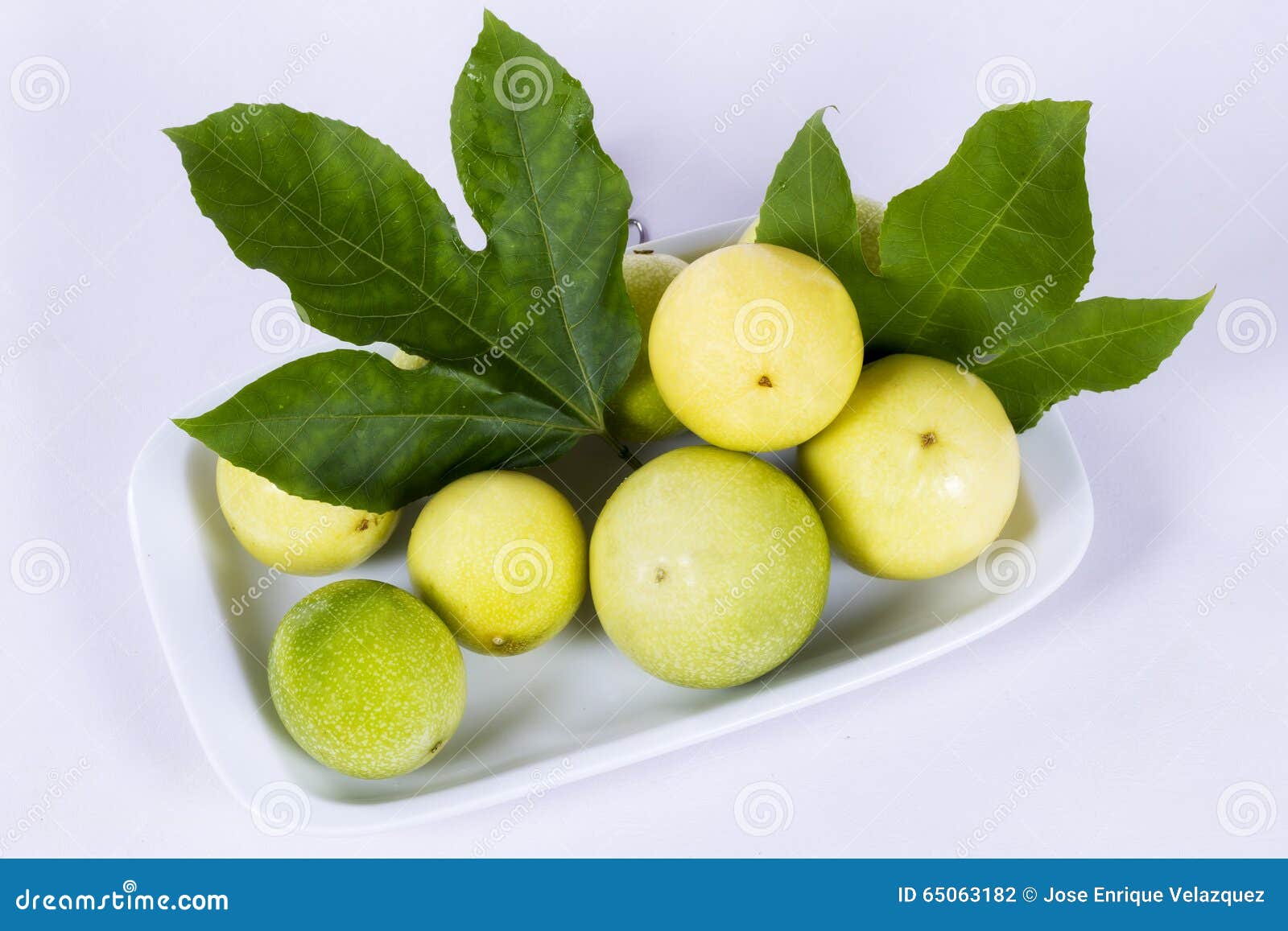 Maracuya arkivfoto. Bild av läckert, hälsa, grön, öppet - 65063182