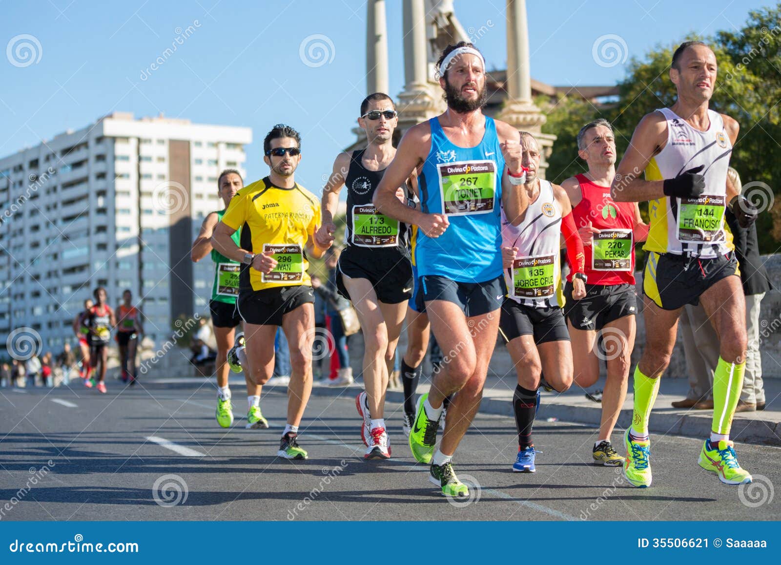 Maratón foto editorial. Imagen de colina, grupo, corredor - 35506621