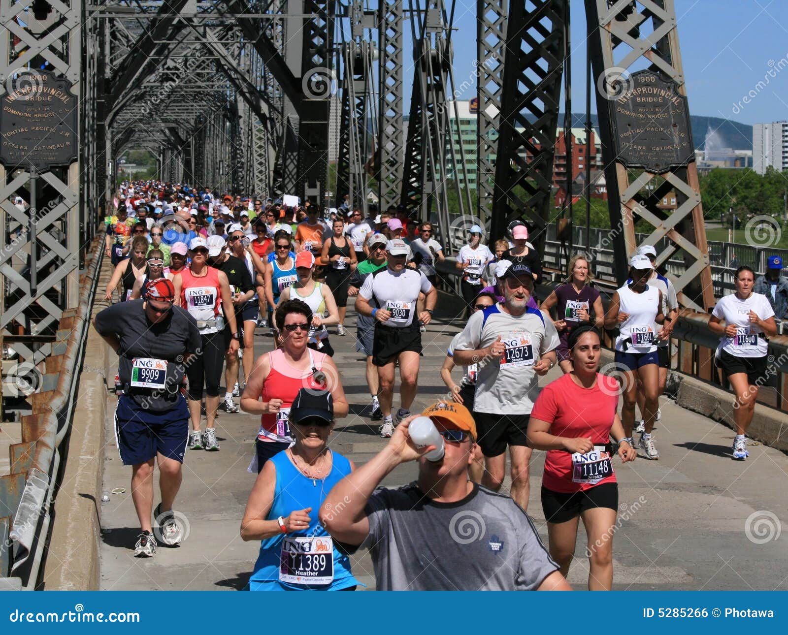 Marathon Crossing the Interprovincial Bridge Editorial Photo - Image of ...