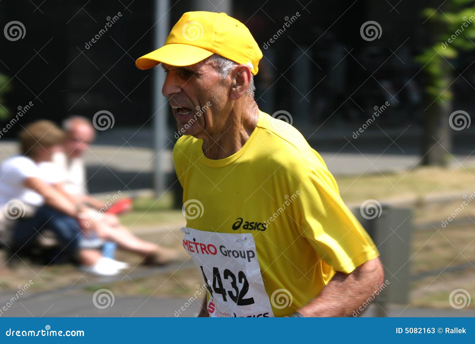 Marathon runner editorial stock photo. Image of metro - 5082163