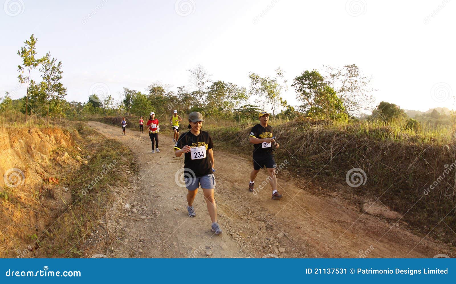 Marathon trail runners editorial photo. Image of stride - 21137531