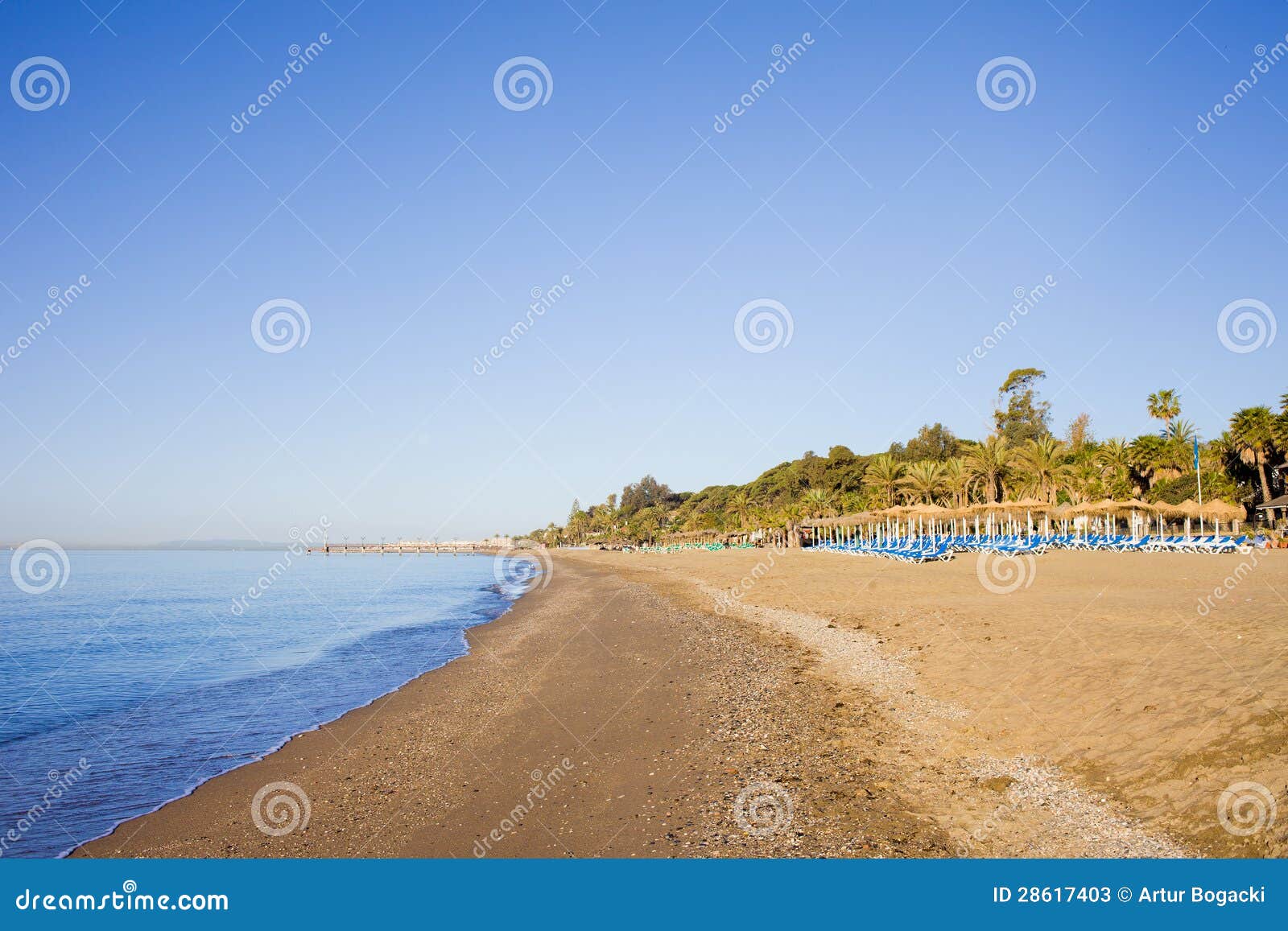 Marbella strand i Spanien fotografering för bildbyråer. Bild av ...