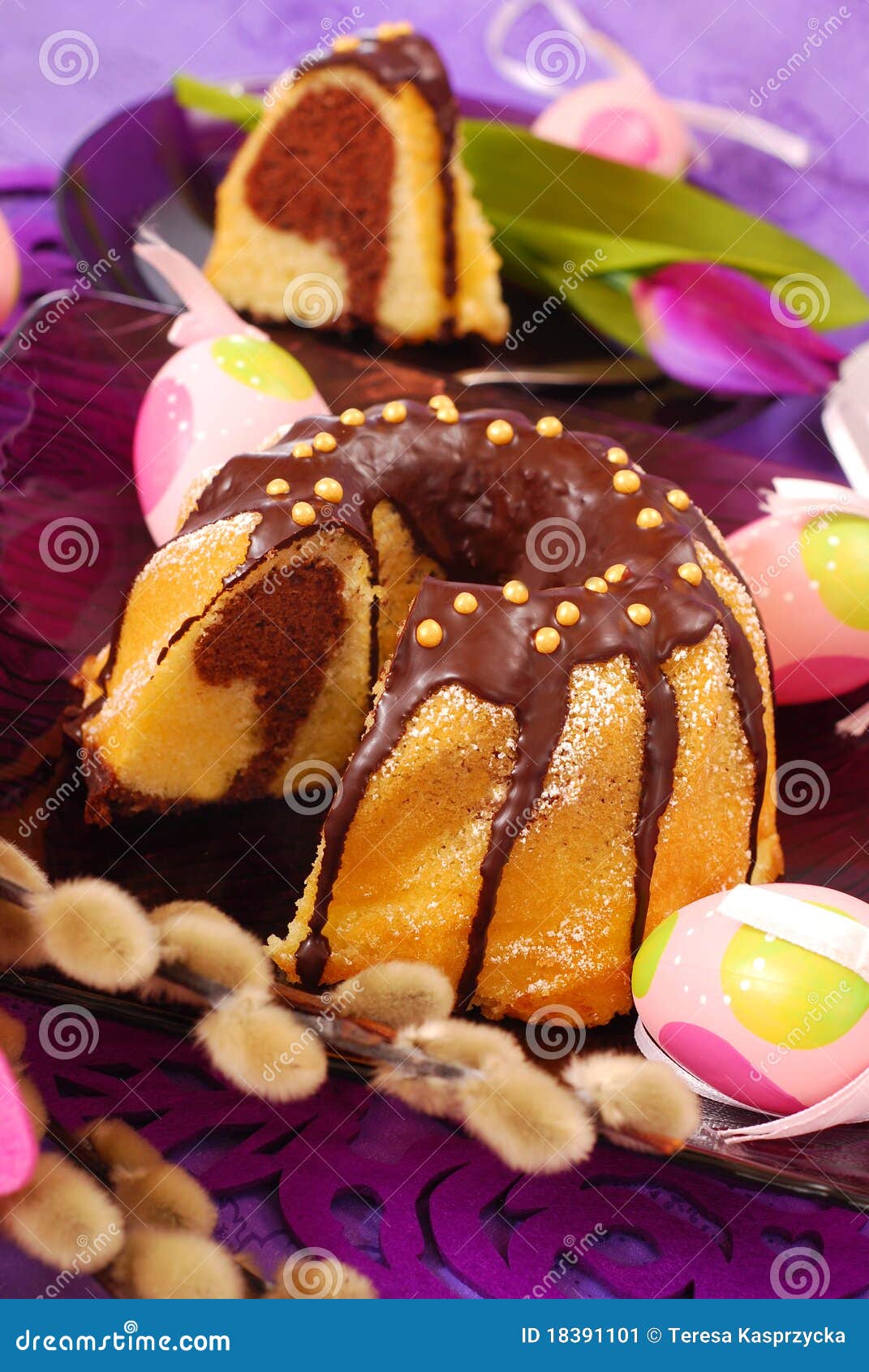 Marble Ring Cake for Easter Stock Image - Image of marbled, babka: 18391101