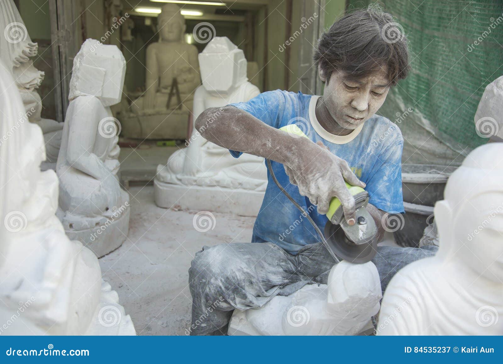 Marble worker in Mandalay editorial photography. Image of east - 84535237