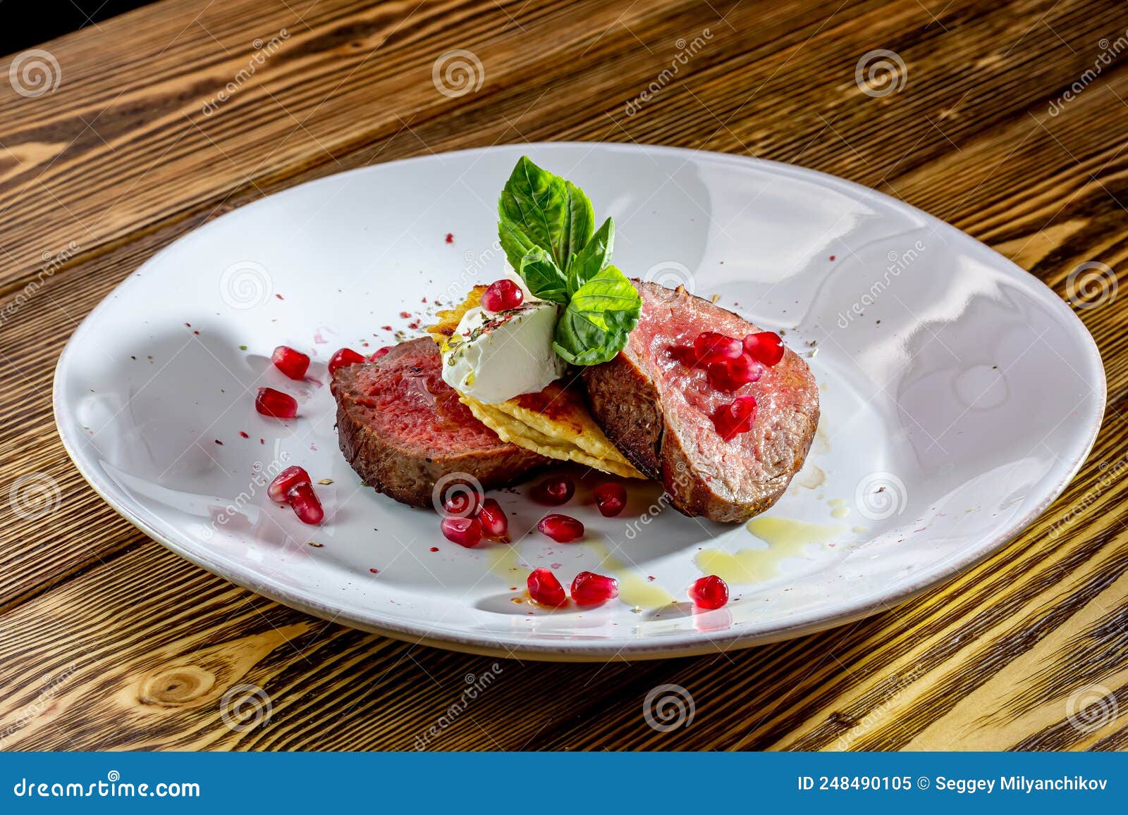 Marbled Beef Minion Steak Fried Properly so that the Middle is Pink ...