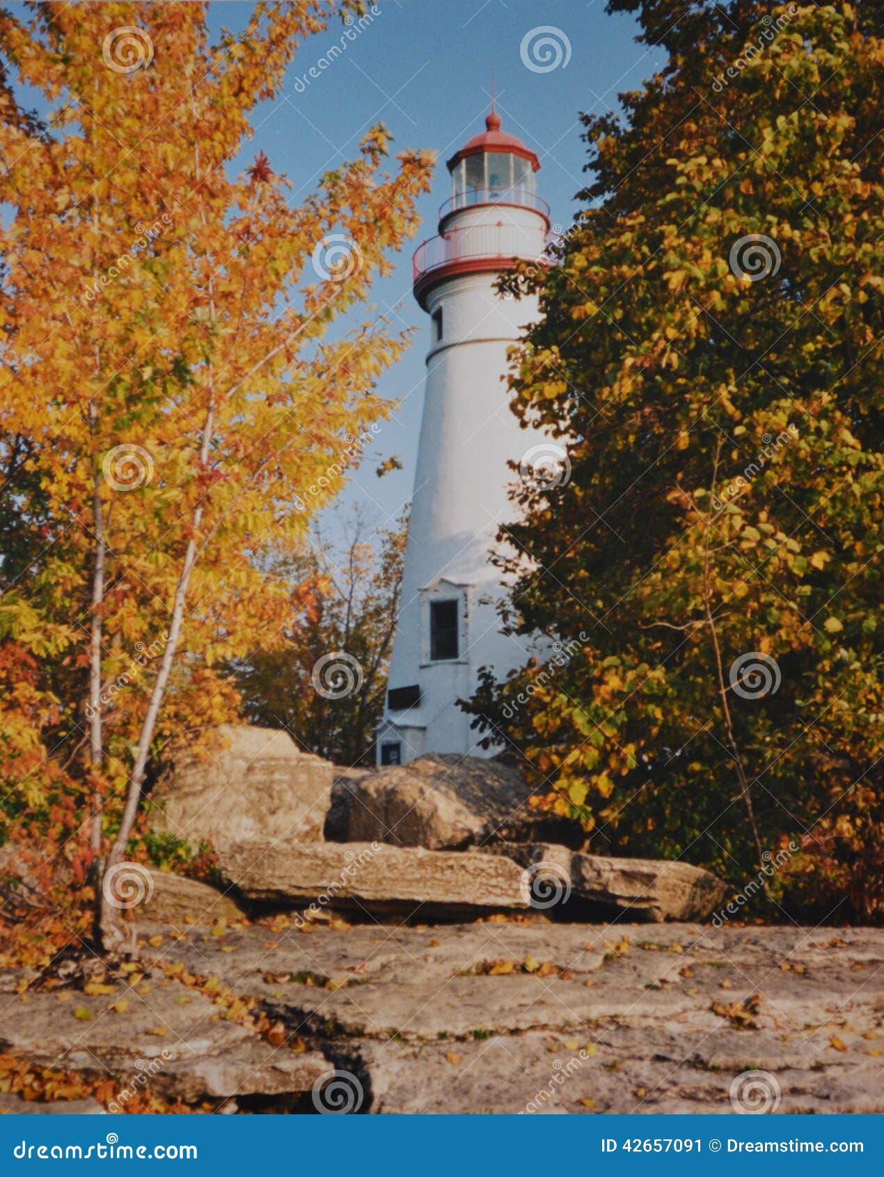 Marblehead Lighthouse Fall stock image. Image of leaves - 42657091