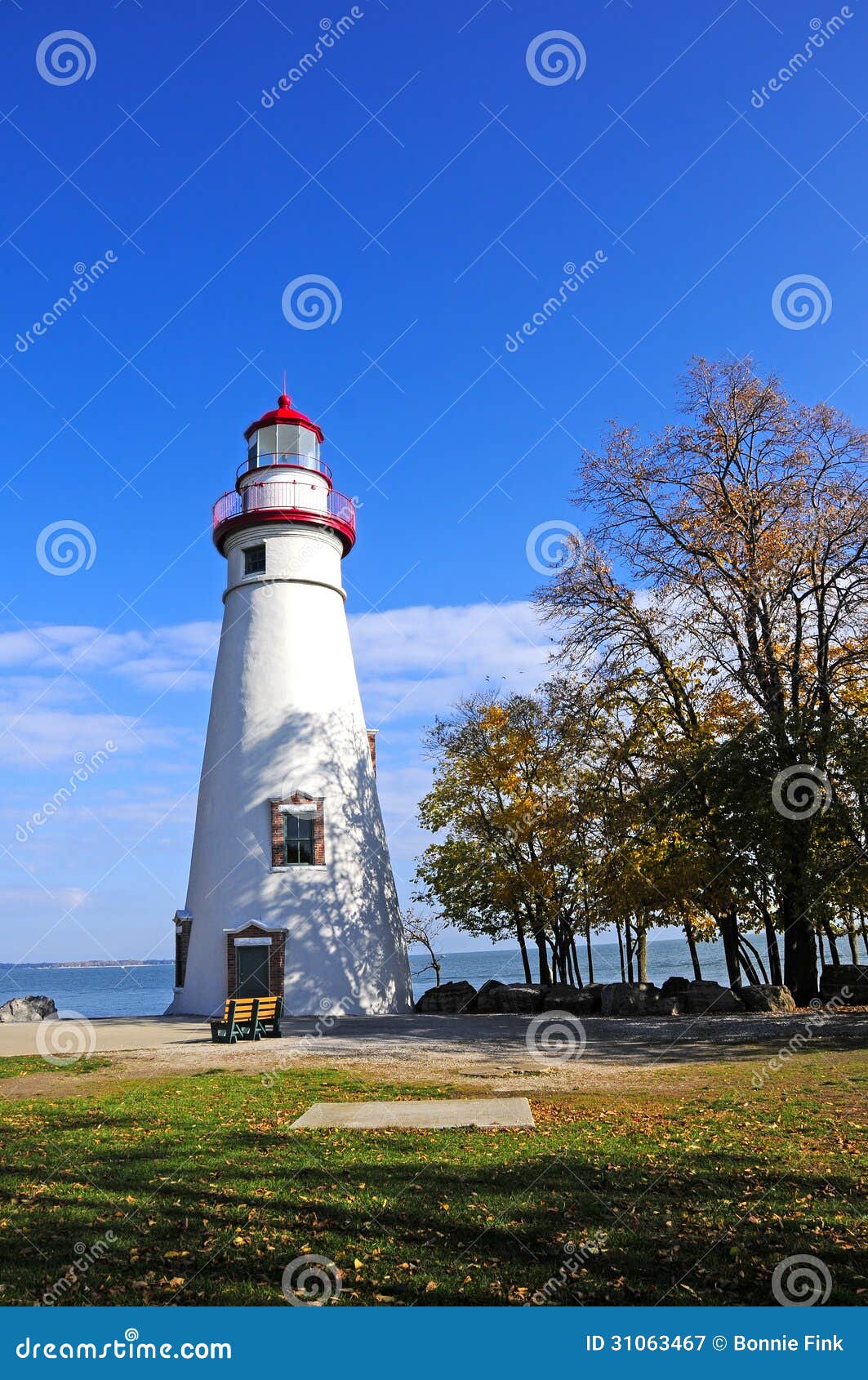 Marblehead Lighthouse stock image. Image of autumn, lighthouse - 31063467