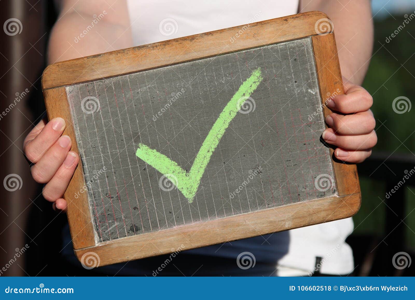 Marca de cotejo verde foto de archivo. Imagen de madera - 106602518