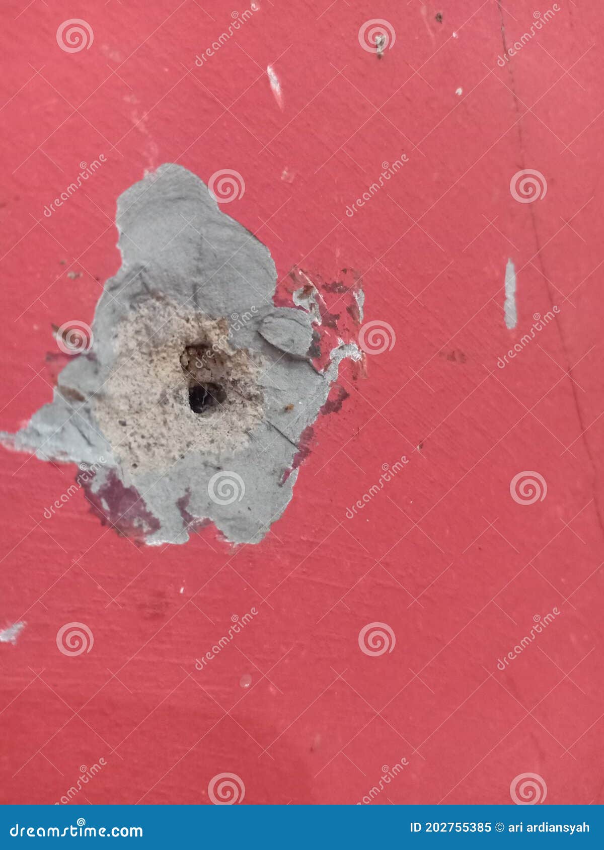 Marcas de bala en la pared imagen de archivo. Imagen de bala - 202755385