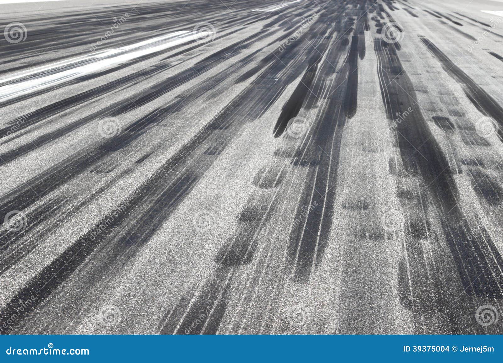 Marcas de resbalón foto de archivo. Imagen de generado - 39375004
