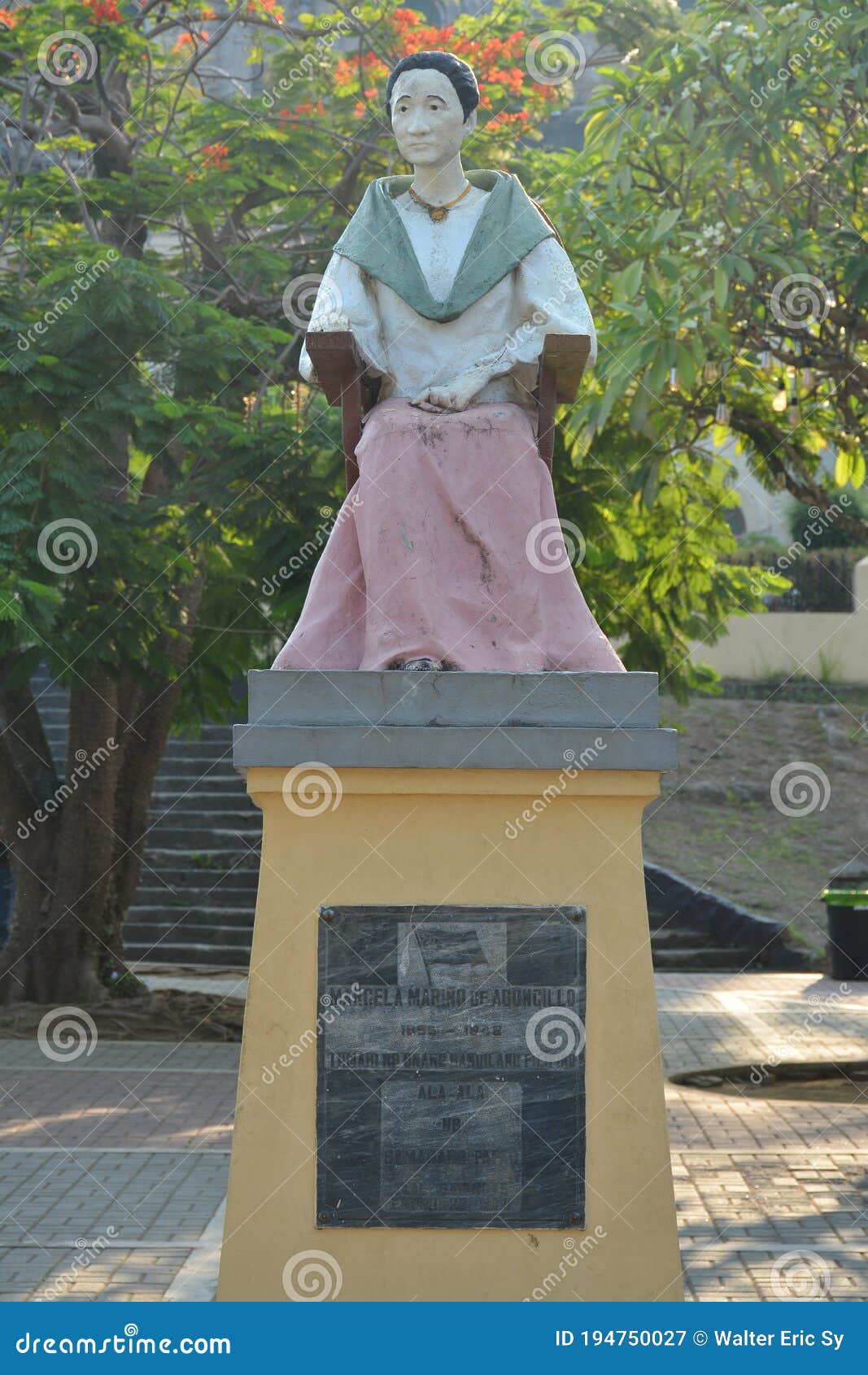 Marcela Agoncillo Statue in Batangas, Philippines Editorial Photography ...