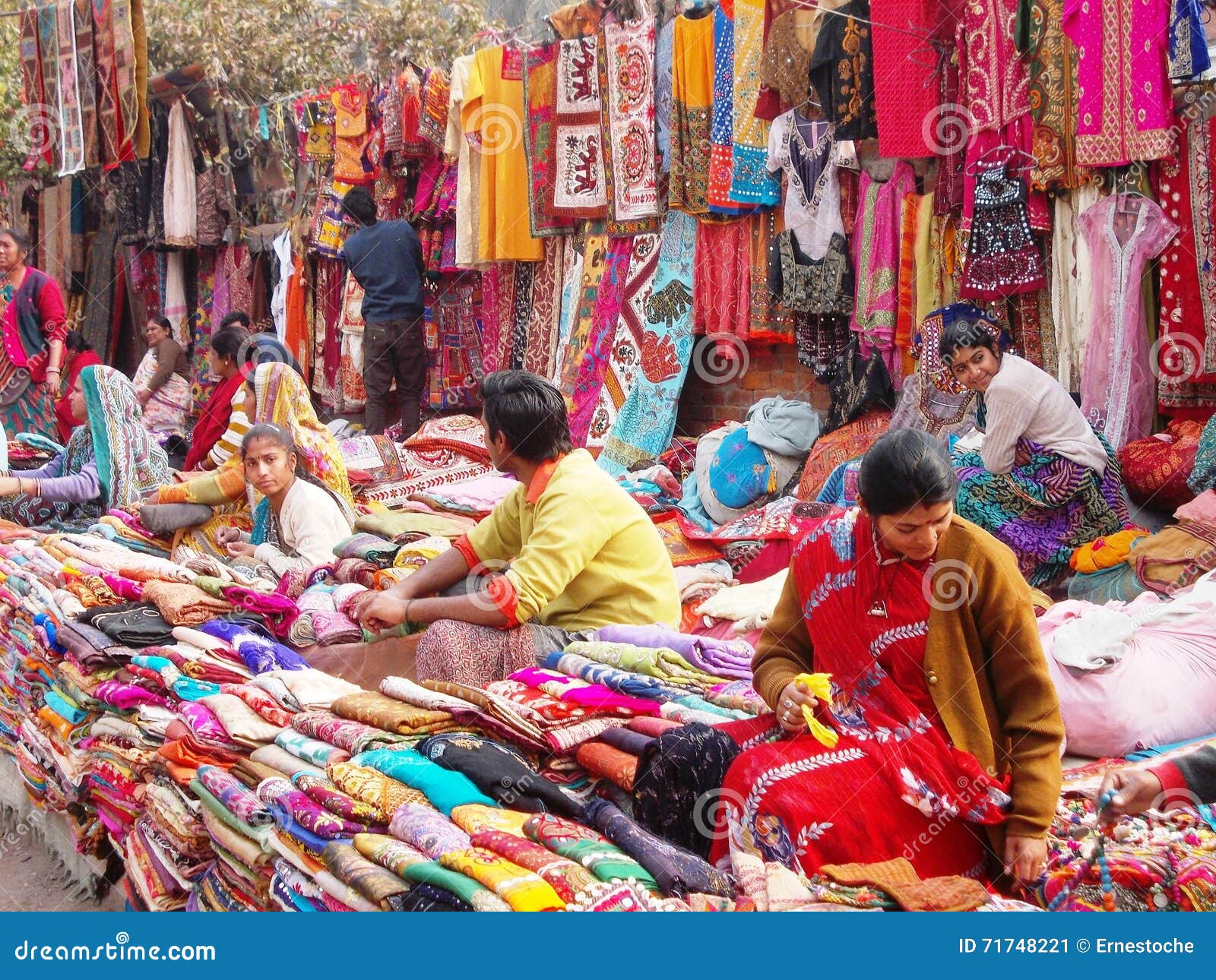 Marché à Delhi/Inde photo éditorial. Image du endroit - 71748221