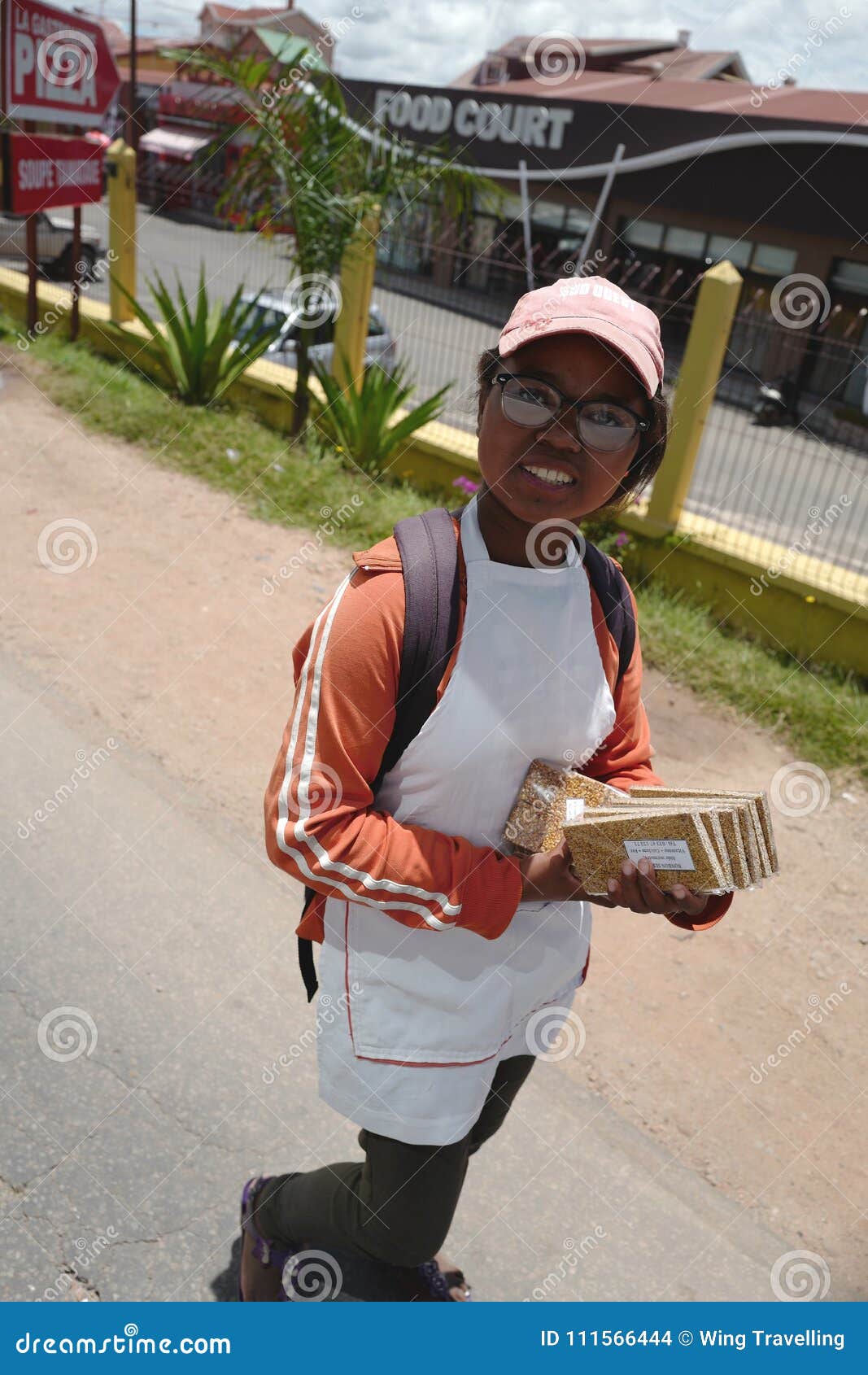 Marchand Ambulant De Rue Au Madagascar Image stock éditorial - Image du ...