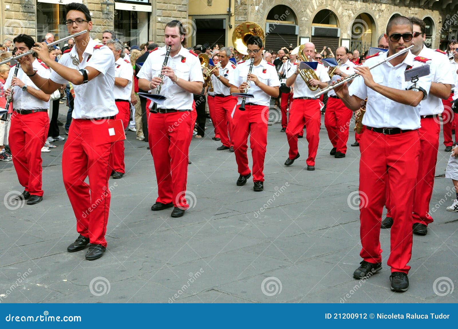 Marching band in Italy editorial photography. Image of horn - 21200912