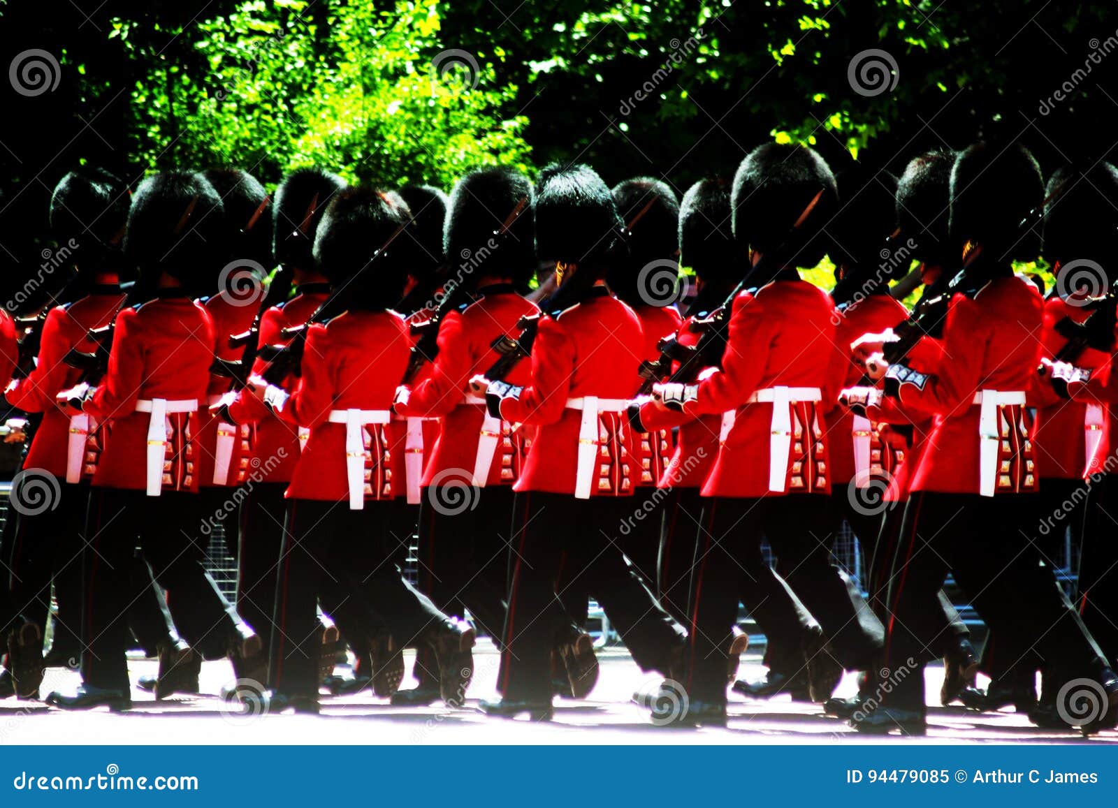 Marching Guardsmen editorial image. Image of london, destination - 94479085