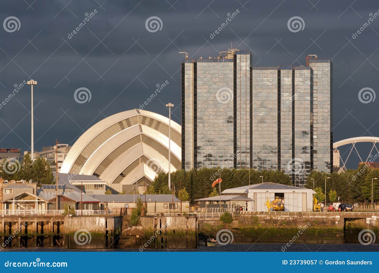 Marcos Do Beira-rio Em Glasgow, Scotland Imagem de Stock - Imagem de ...
