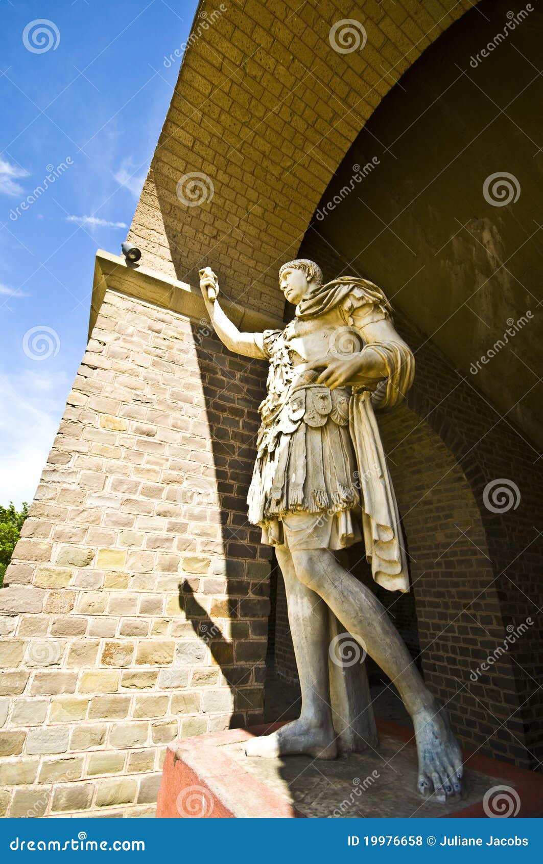 Marcus Ulpius Trajanus stock foto. Image of standbeeld - 19976658