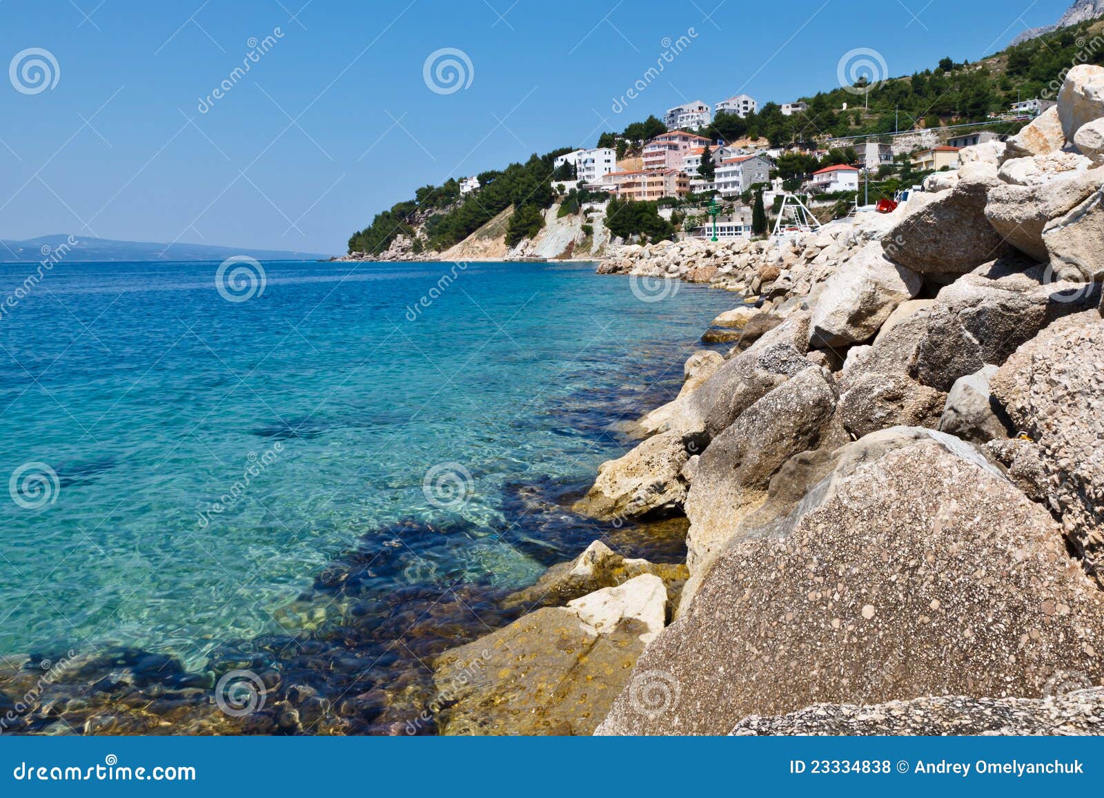 Mare Blu E Spiaggia Rocciosa Nel Croatia Fotografia Stock - Immagine di ...