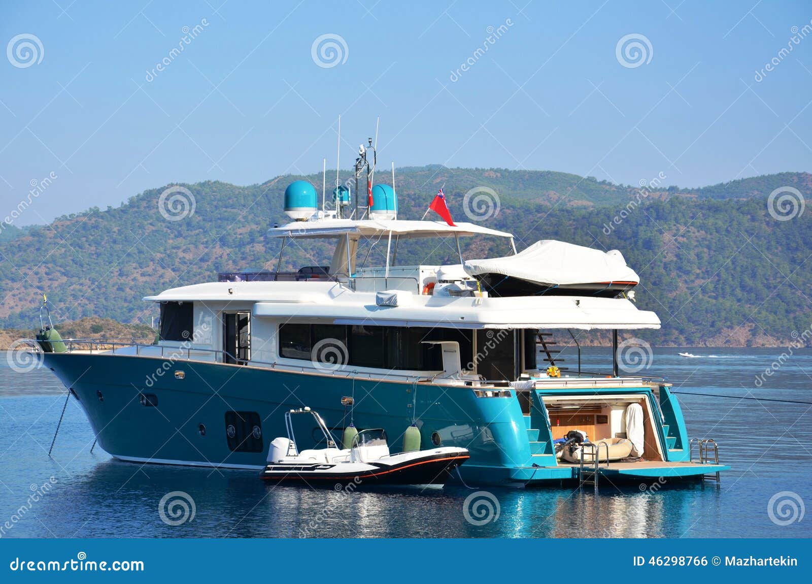 Mare Calmo Blu in Una Barca Fotografia Stock - Immagine di quiete ...