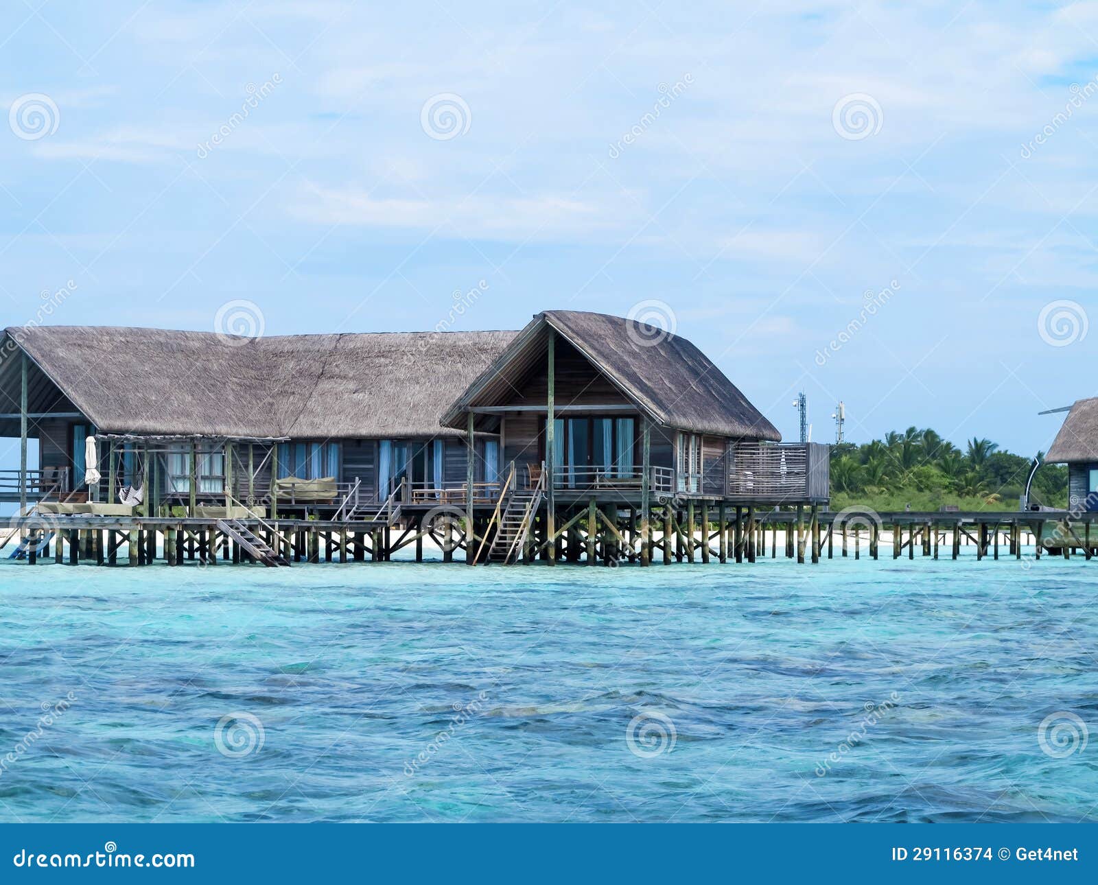 Mare Che Affronta I Cottage Sull'isola Maldive Fotografia Stock ...