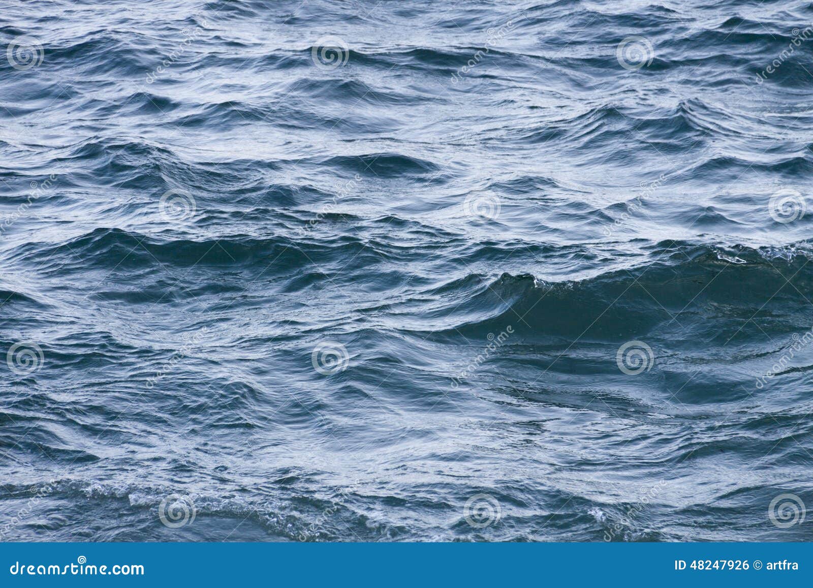 Mare mosso fotografia stock. Immagine di giorno, alto - 48247926