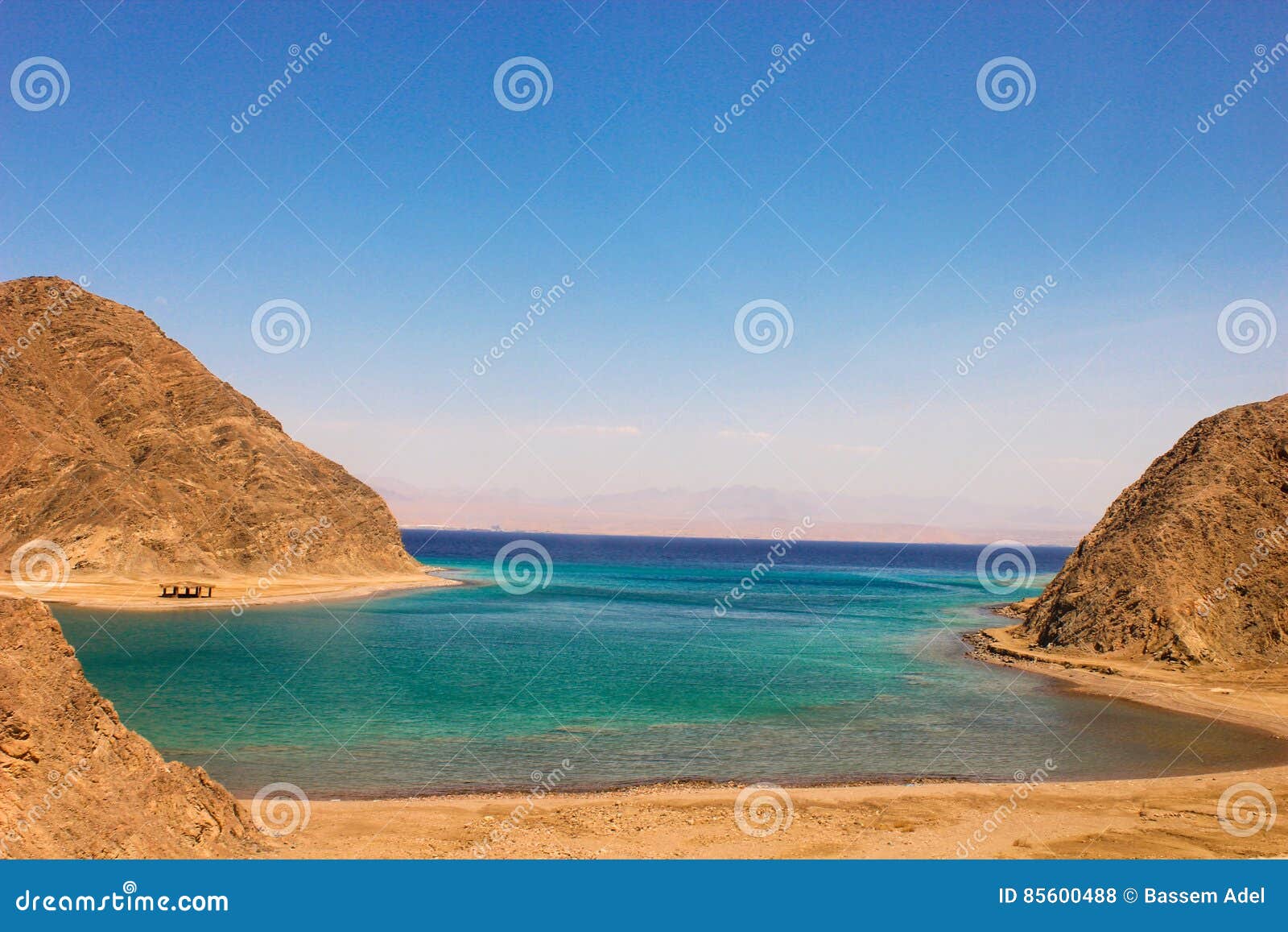 Mare & Mountain View Della Baia Del Fiordo a Taba, Egitto Fotografia ...