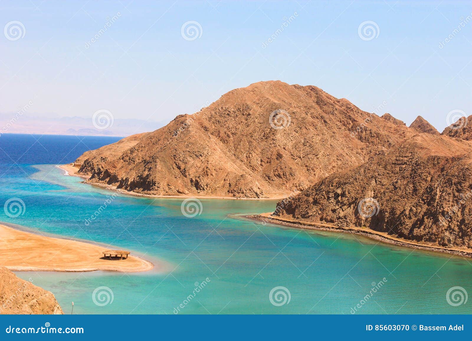 Mare & Mountain View Della Baia Del Fiordo a Taba, Egitto Fotografia ...