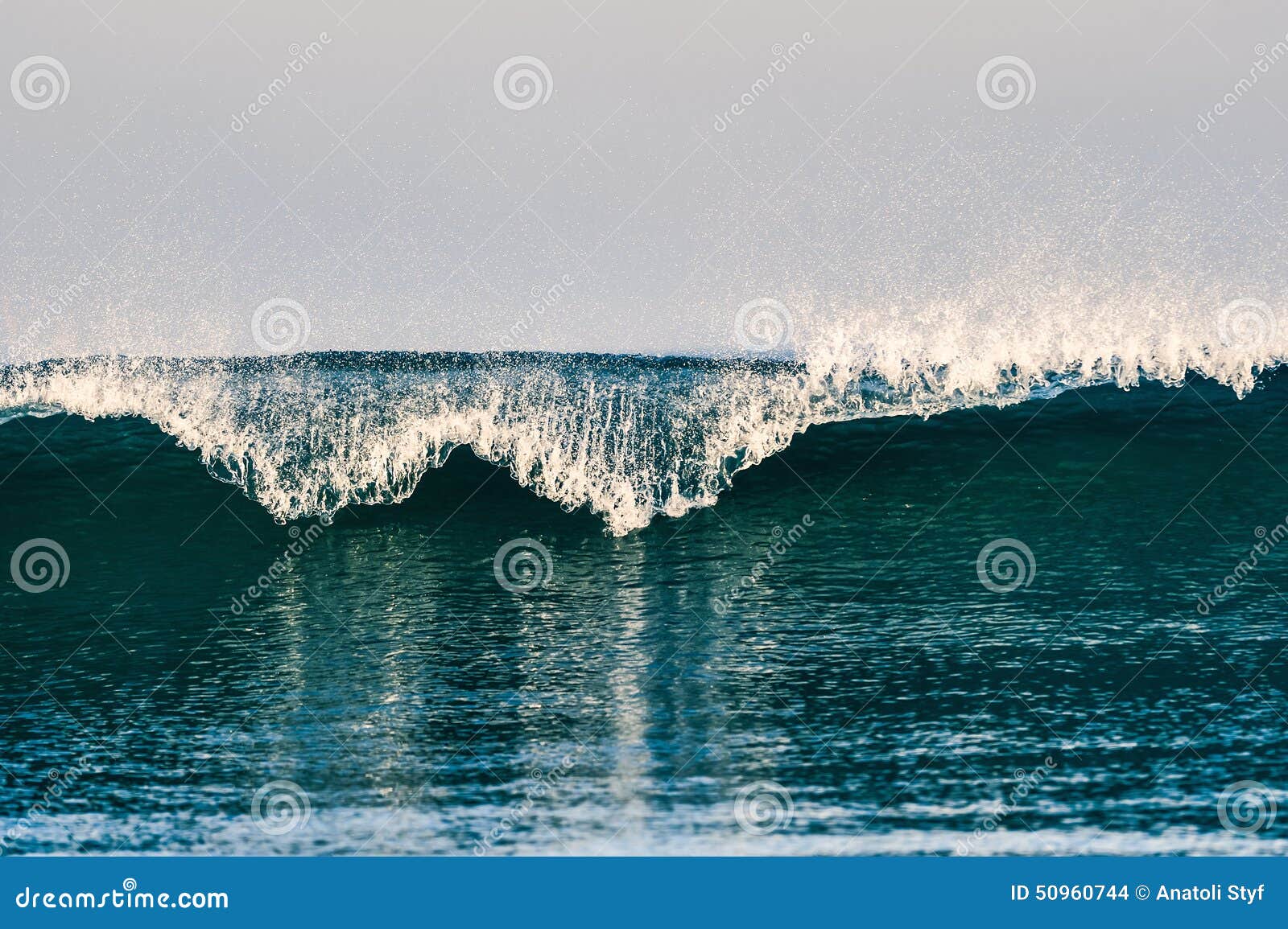 Maremoto foto de stock. Imagem de sunlight, oceano, brilhante - 50960744