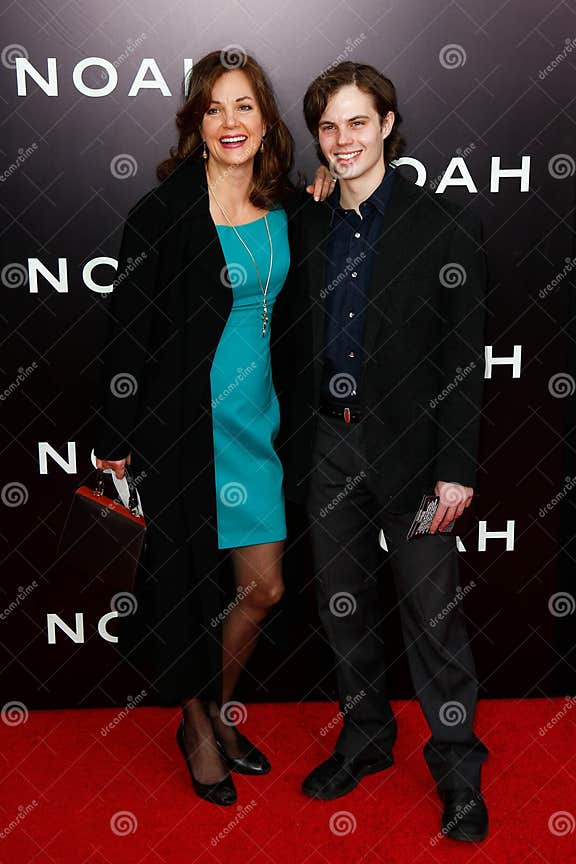 Margaret Colin, Sam Deas imagen editorial. Imagen de alfombra - 39331780