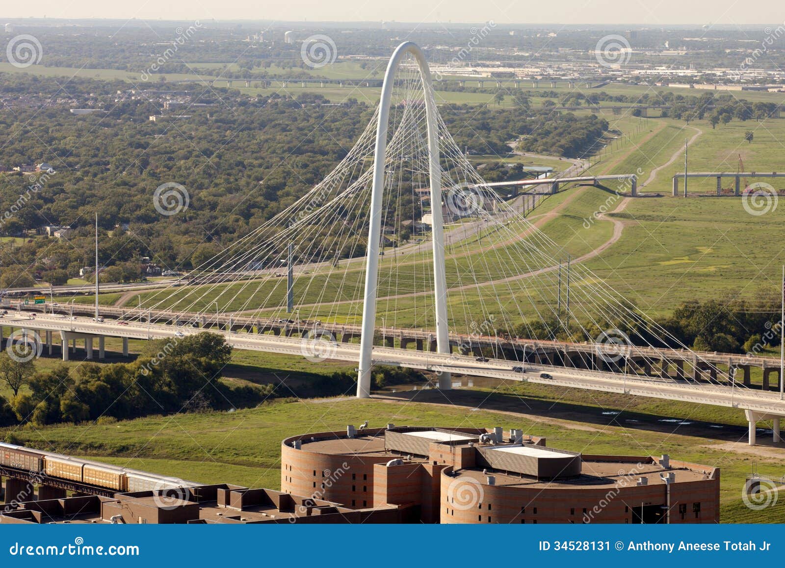 Margaret Hunt Hill Bridge - Dallas, Le Texas Photo éditorial - Image du ...