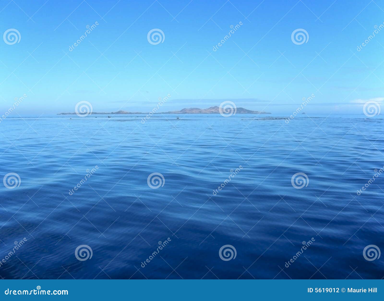 Mari calmi del Fiji fotografia stock. Immagine di palma - 5619012