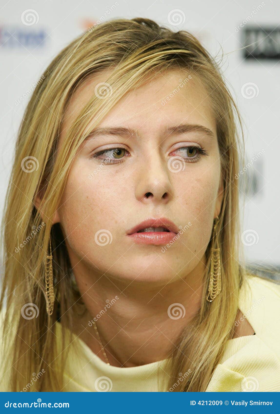 Maria Sharapova editorial stock image. Image of serving - 4212009