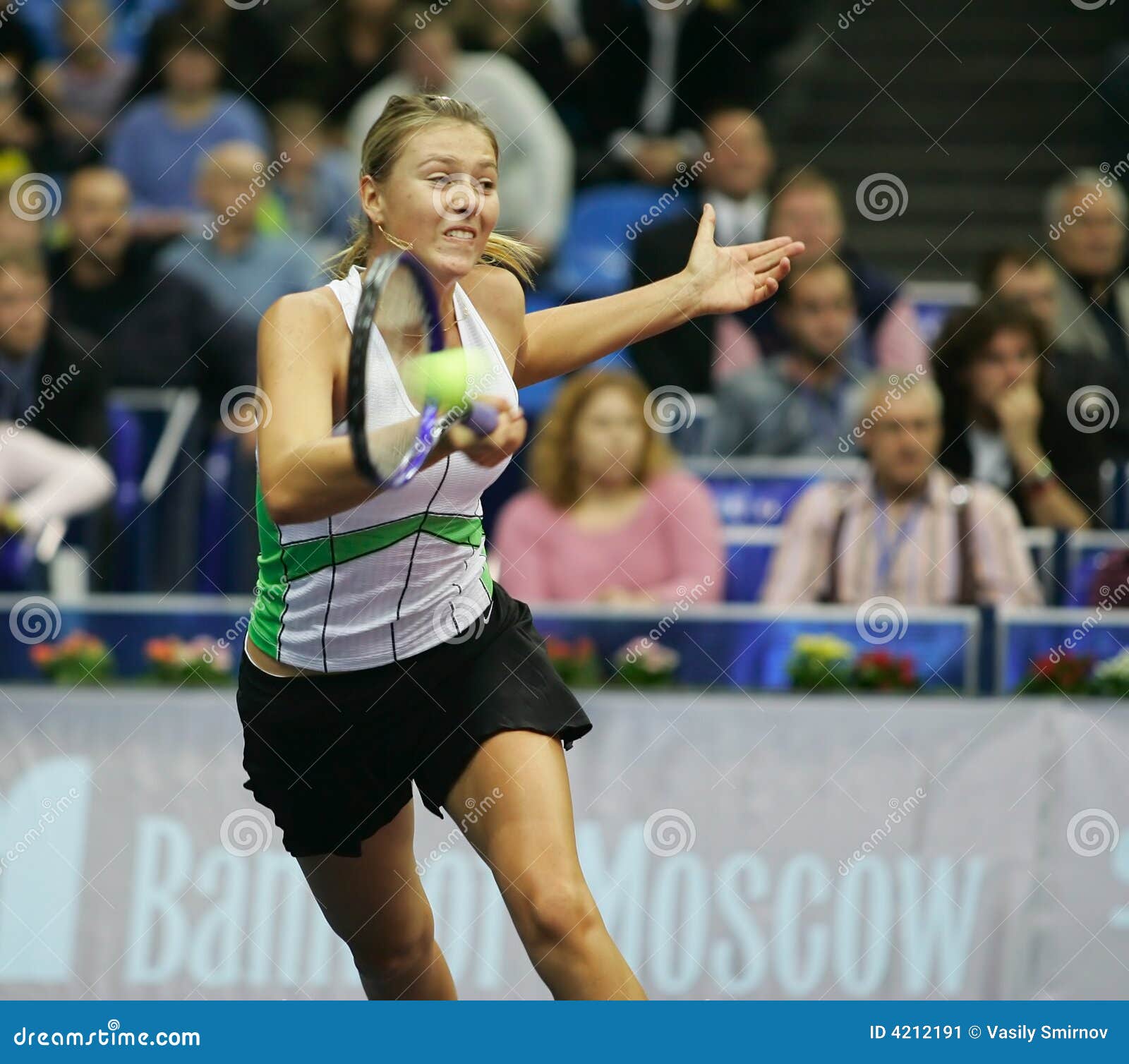 Maria Sharapova editorial photo. Image of sharapova, serving - 4212191