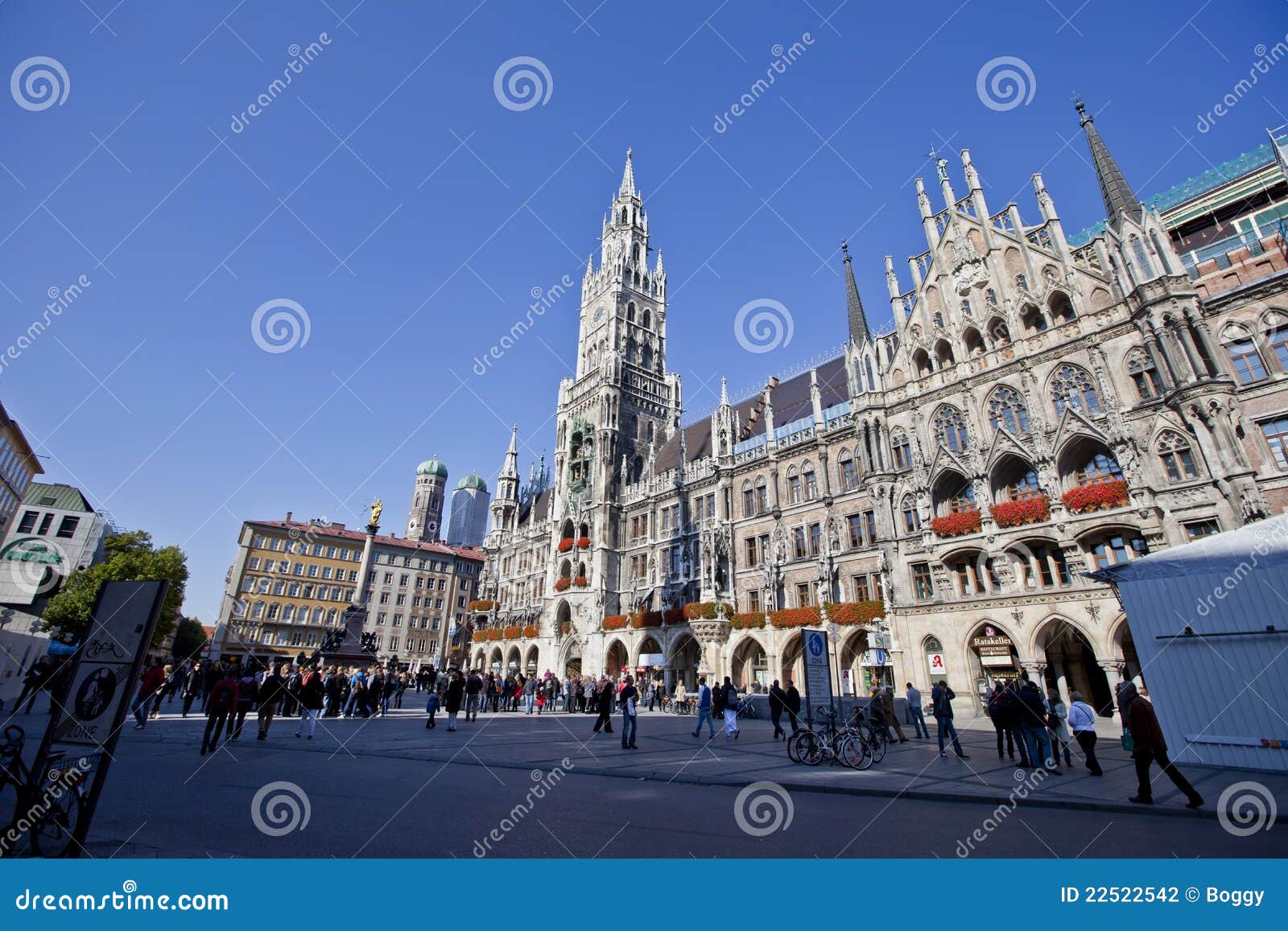 Marienplatz a Monaco Di Baviera, Germania Fotografia Editoriale ...