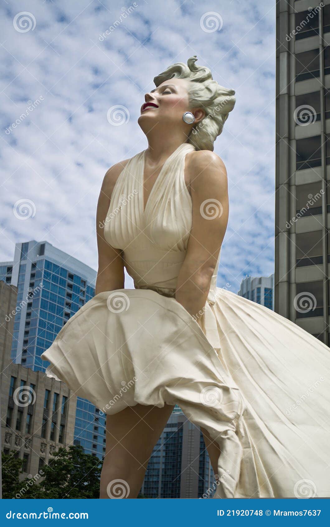 Marilyn Monroe Statue in Chicago Editorial Stock Photo - Image of ...