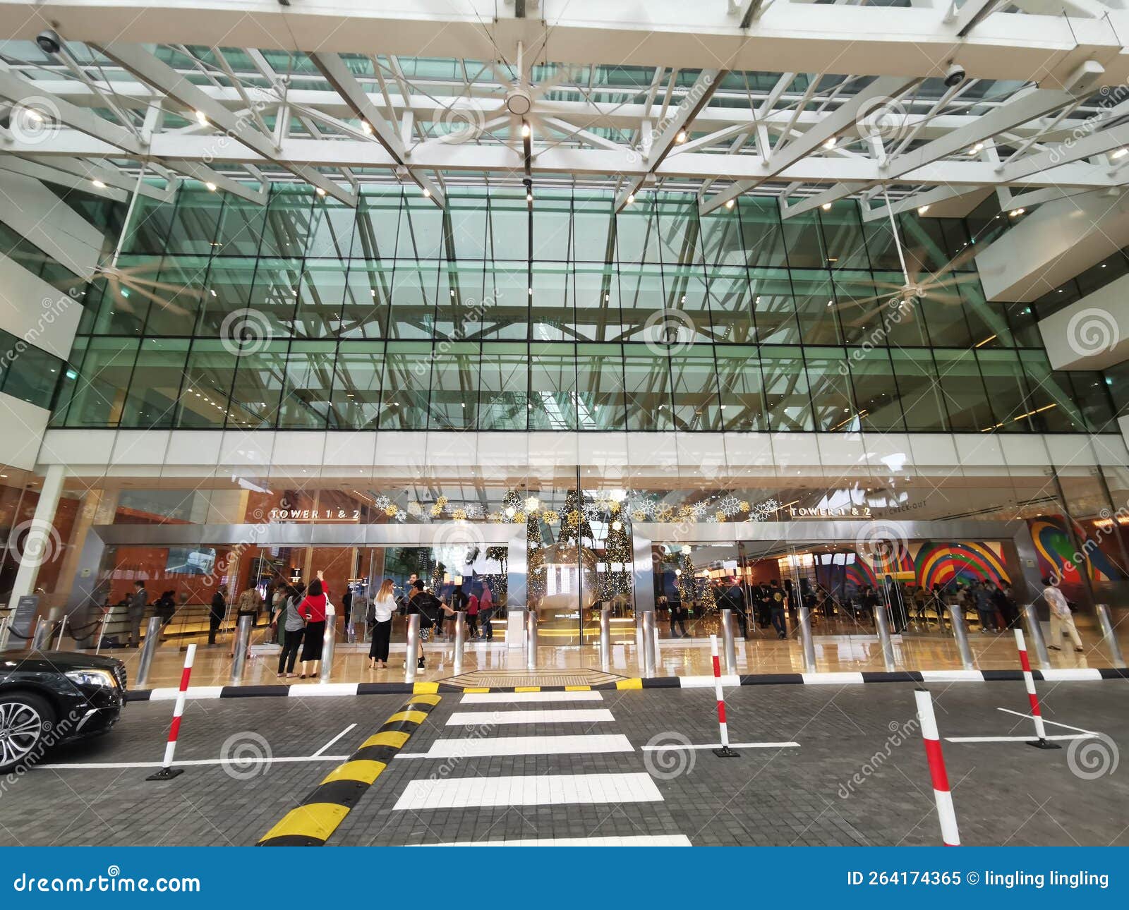 Marina Bay Sands Hotel Tower 1 & 2 Lobby Editorial Image - Image of ...