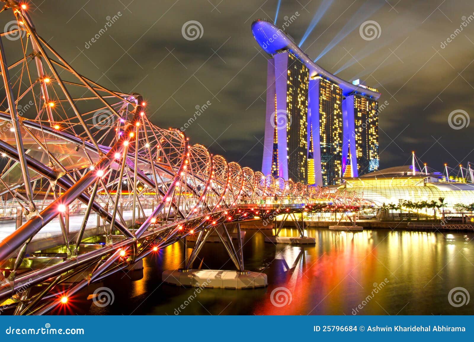 MARINA BAY, SINGAPORE , 2016: Helix Bridge And Marina Bay Sand Hotel At ...