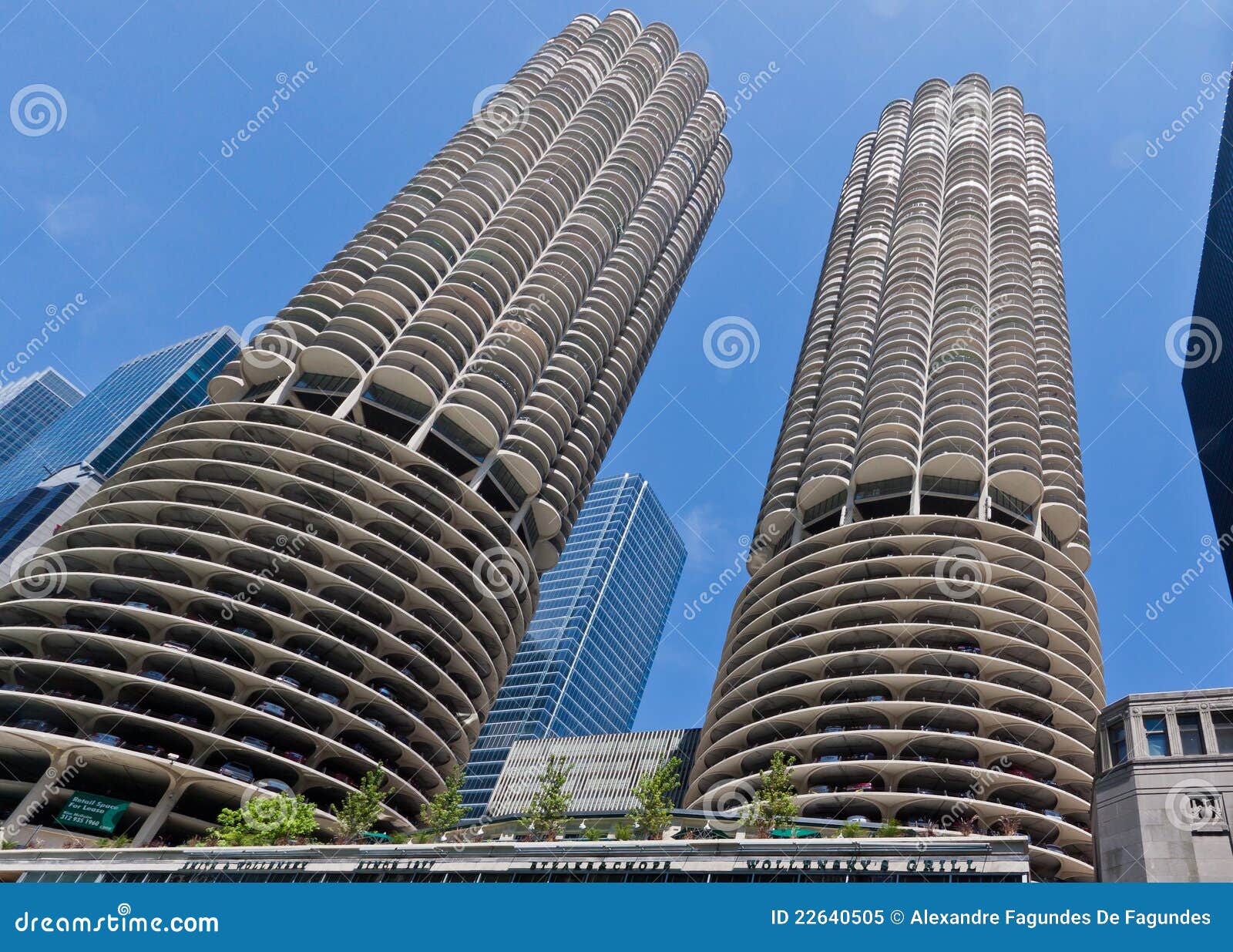 Marina City Towers Chicago editorial image. Image of river - 22640505