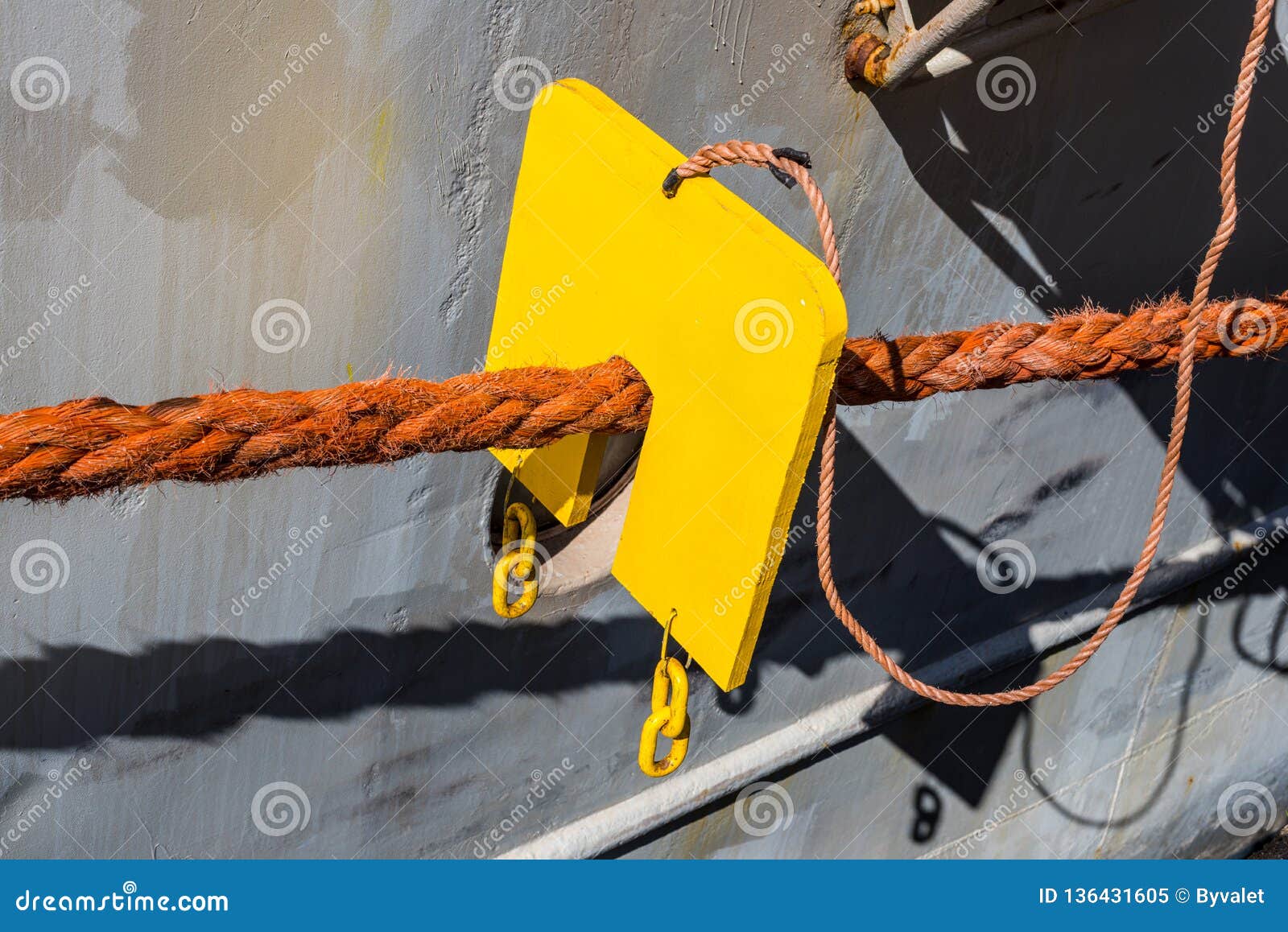 Marine Rat Guard immagine stock. Immagine di crociera - 136431605