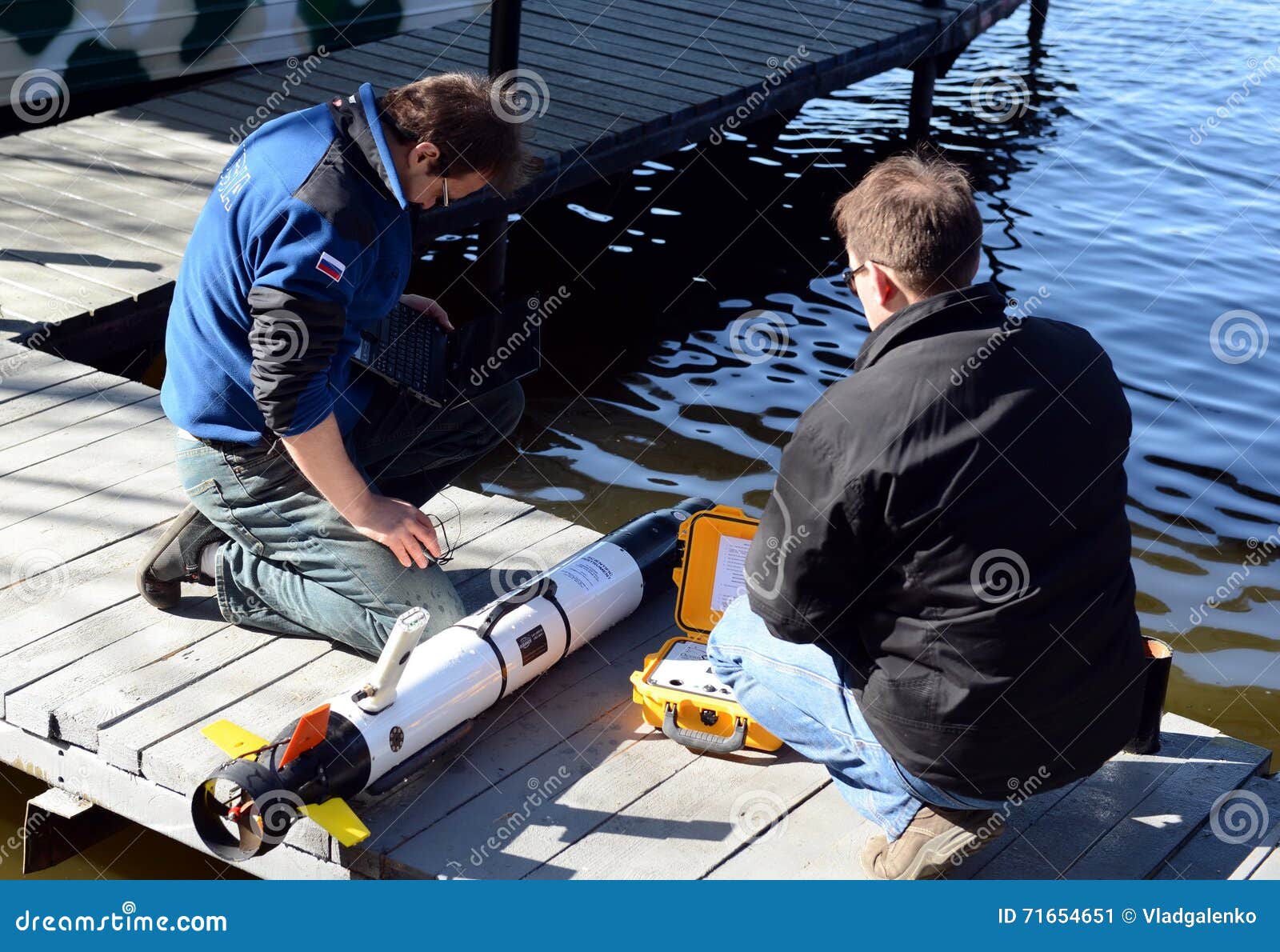 The Marine Scientists Launch an Autonomous Underwater Unmanned Vehicles ... The Marine Scientists Launch an Autonomous Underwater Unmanned Vehicles ...