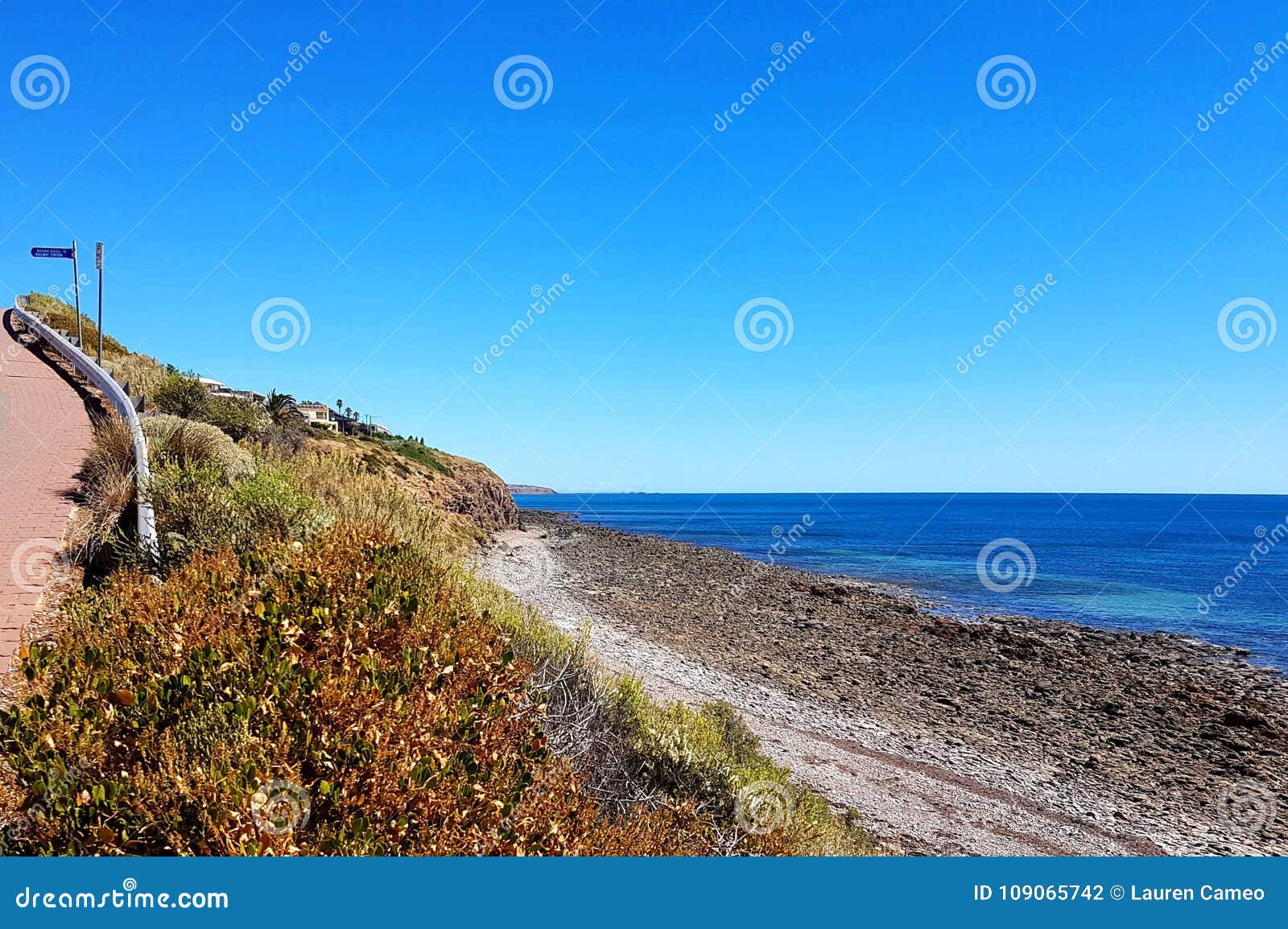 Marino Rocks, Adelaide foto de archivo. Imagen de mirando - 109065742