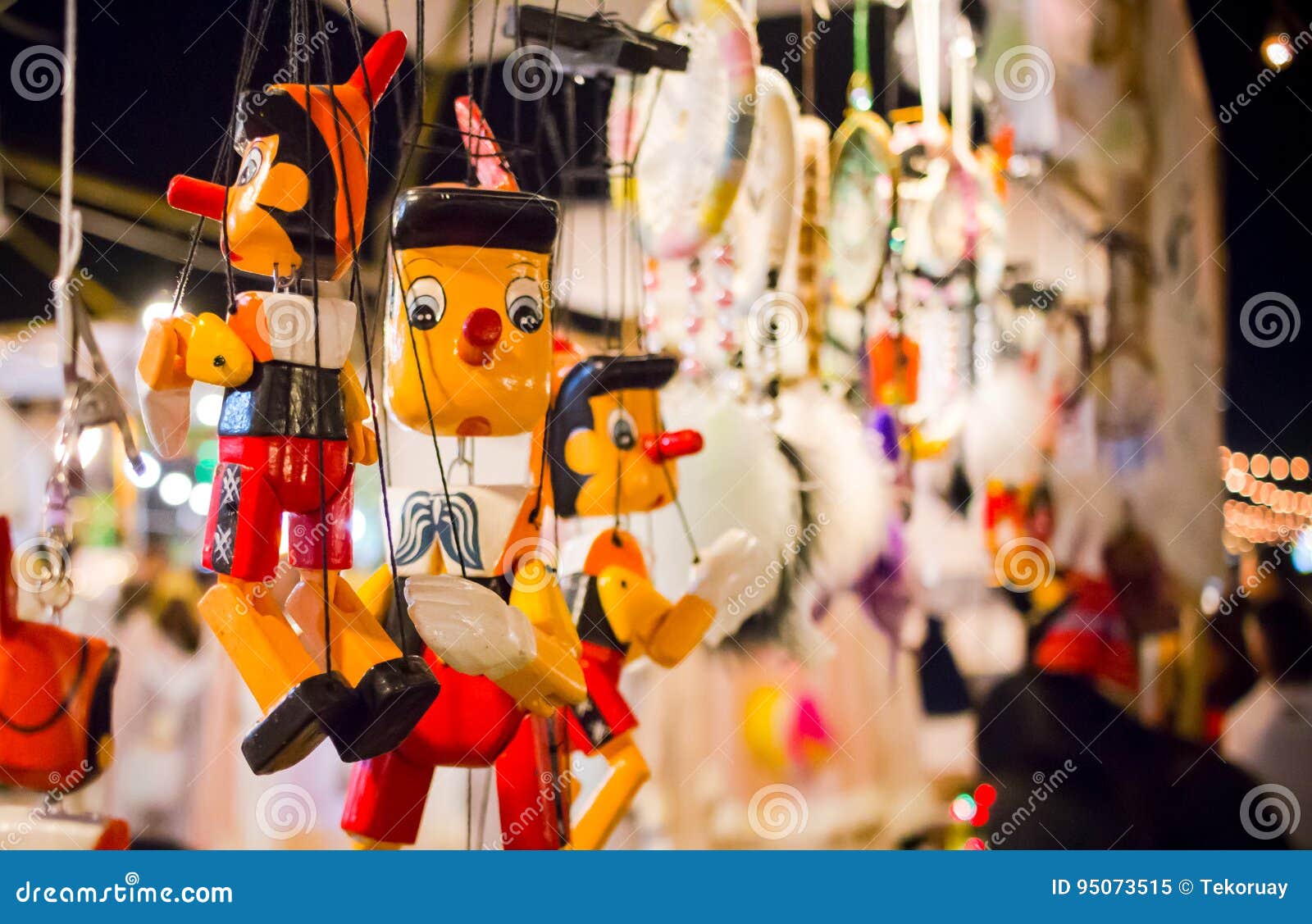 Marionnettes En Bois De Pinocchio Image éditorial - Image du ...