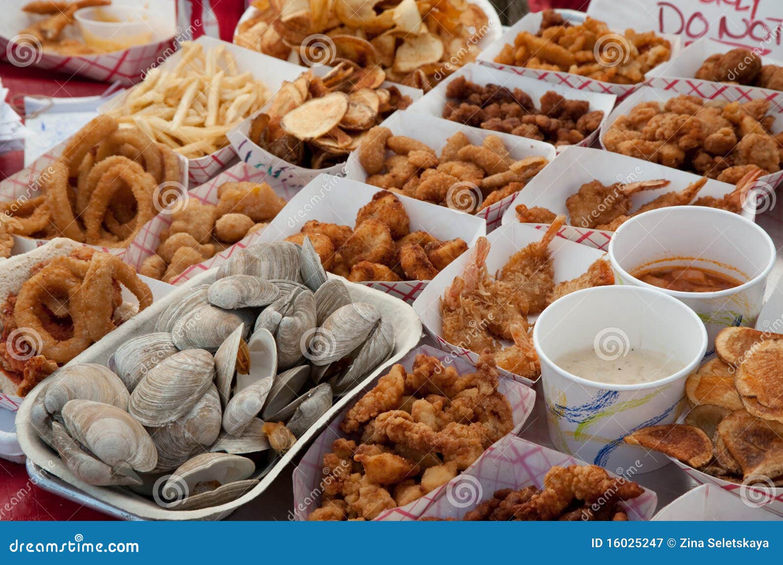 Mariscos fritos imagen de archivo. Imagen de disco, cocina - 16025247