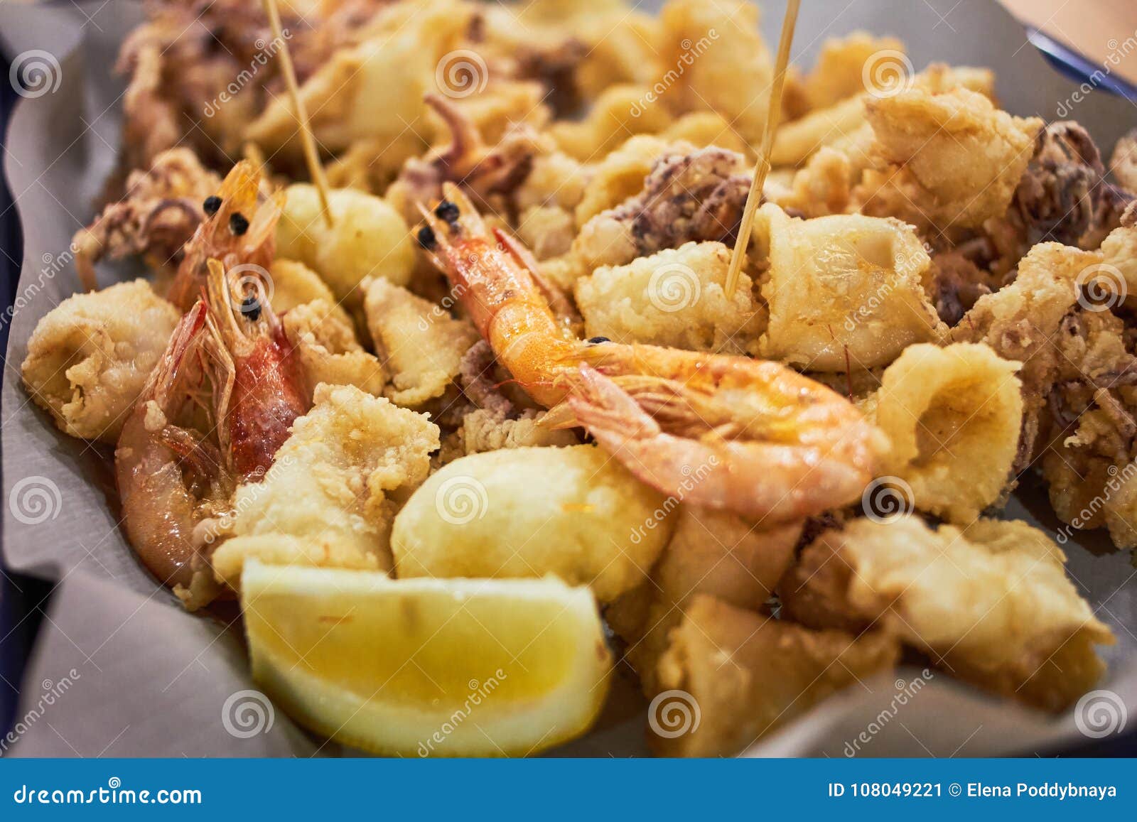 Mariscos Fritos Frutti Di Mare Imagen de archivo - Imagen de cena ...