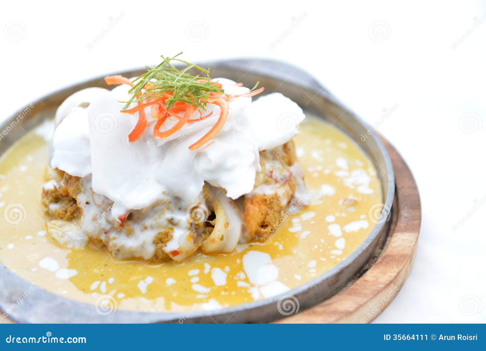 Mariscos Y Coco Cocidos Al Vapor Imagen de archivo - Imagen de rojo ...