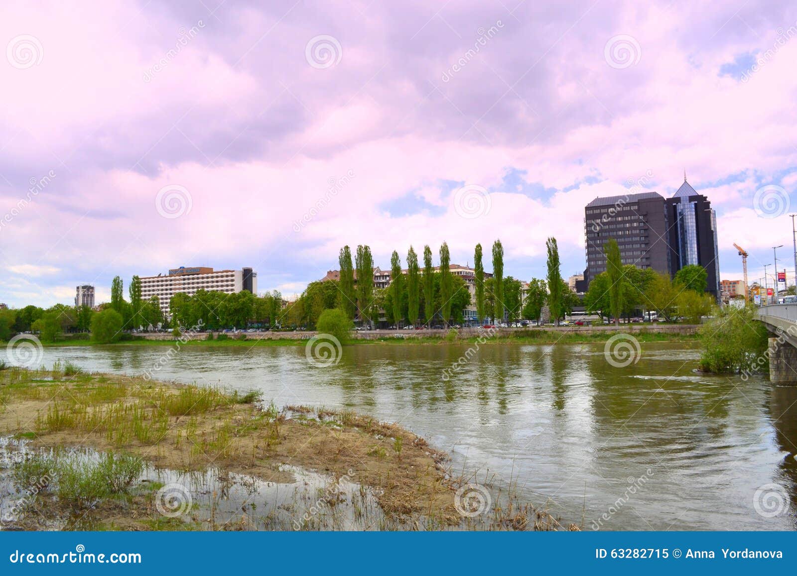 Maritza-Fluss, Plowdiw Bulgarien Redaktionelles Bild - Bild von ...