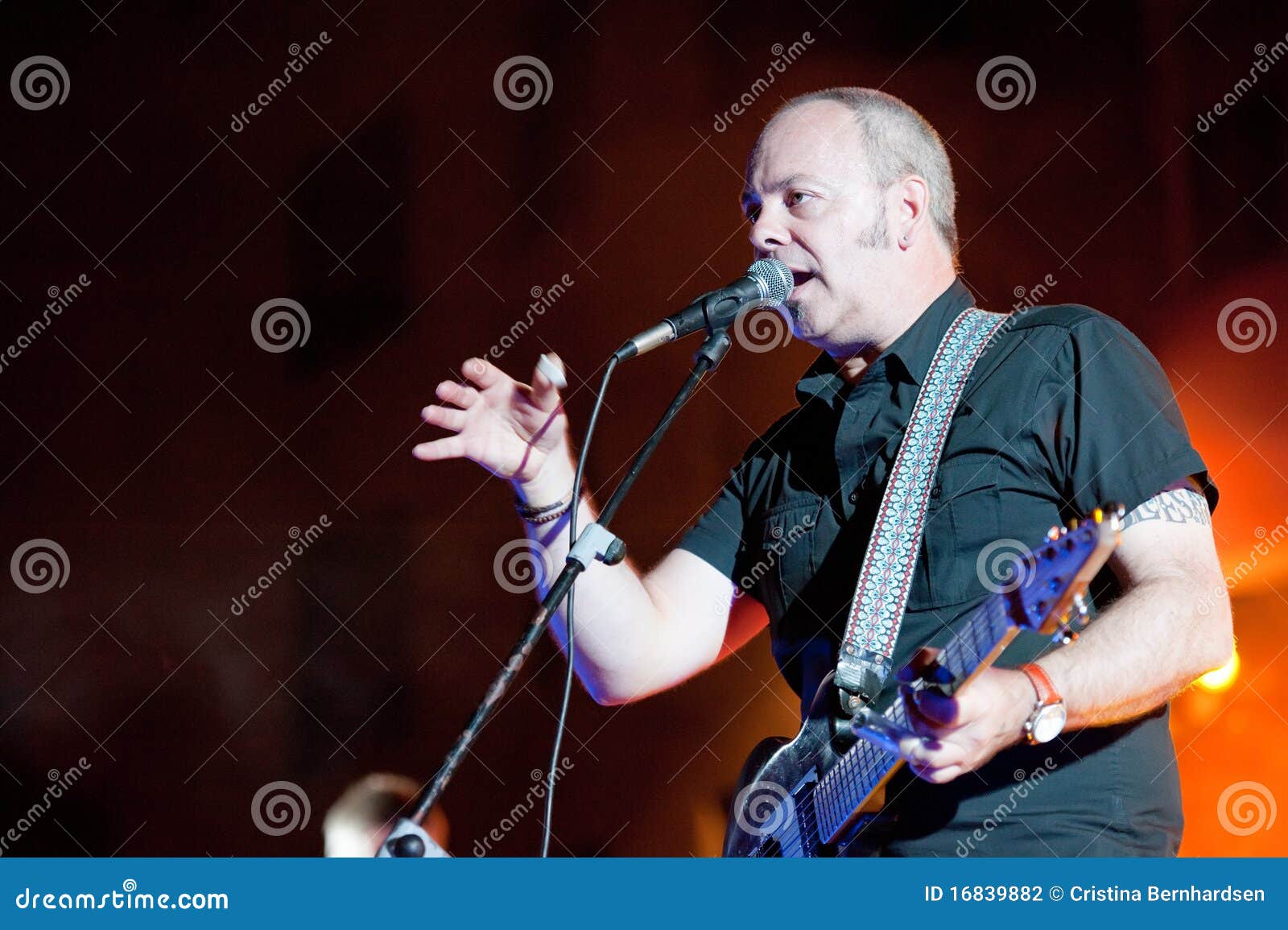 Mark Cole editorial photography. Image of show, player - 16839882