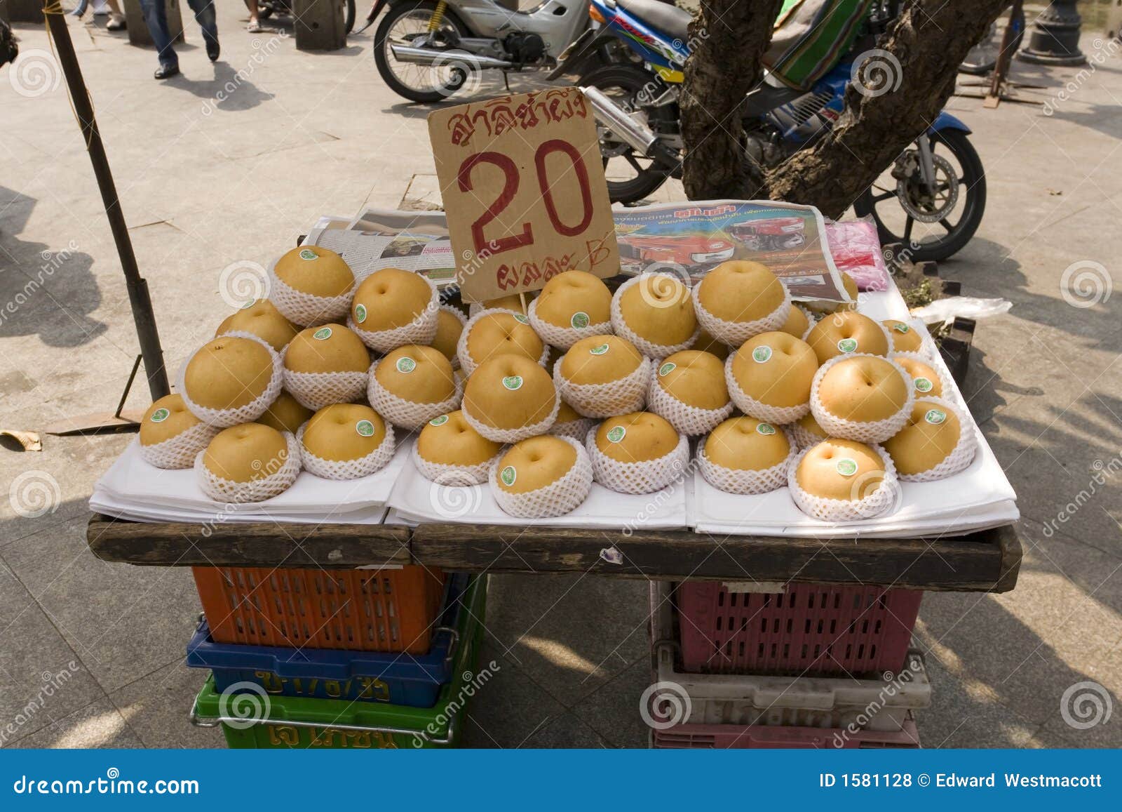 Market Stall Selling Apples Stock Photo - Image of stall, apples: 1581128